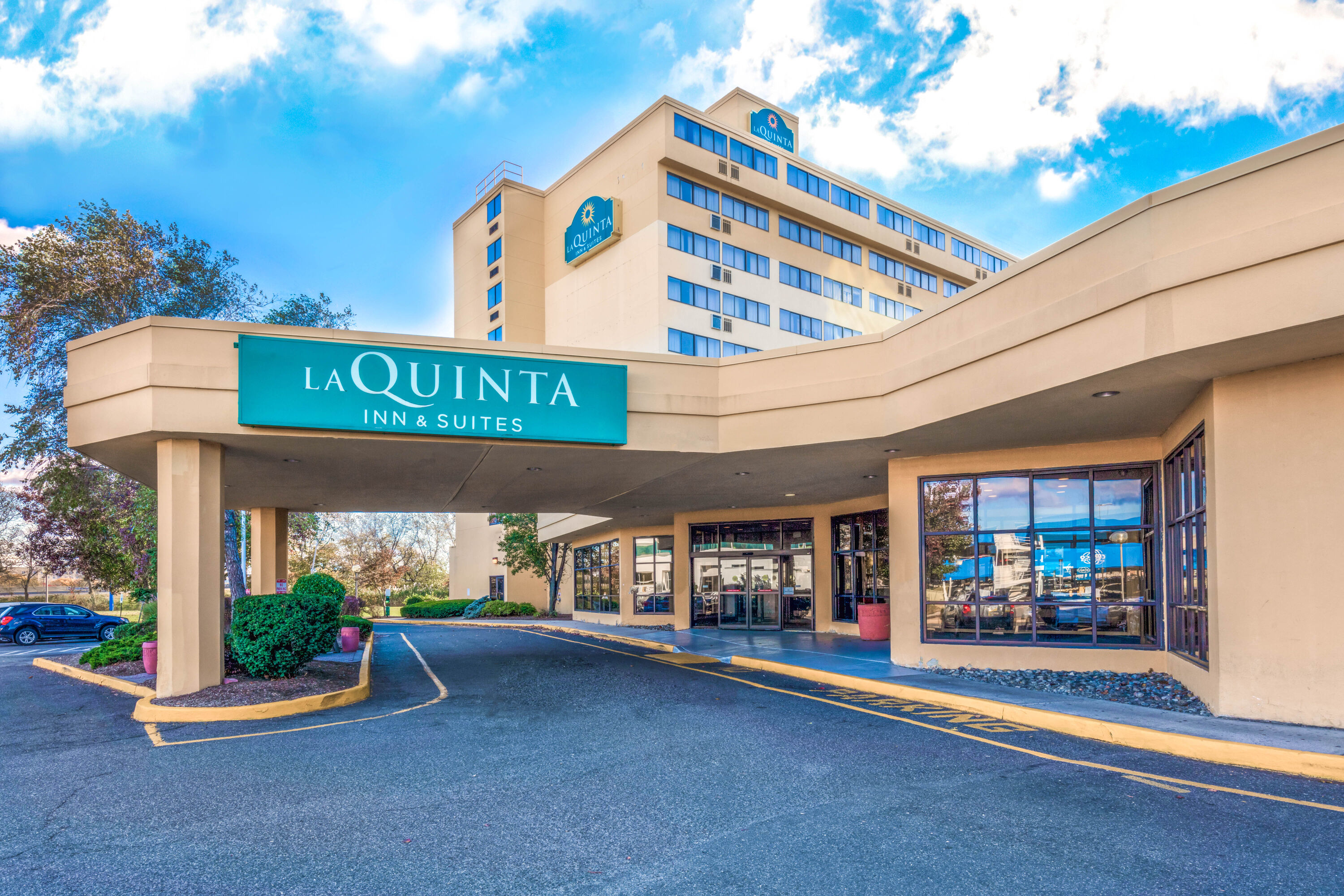 La Quinta Inn & Suites by Wyndham Secaucus Meadowlands | Secaucus, NJ ...