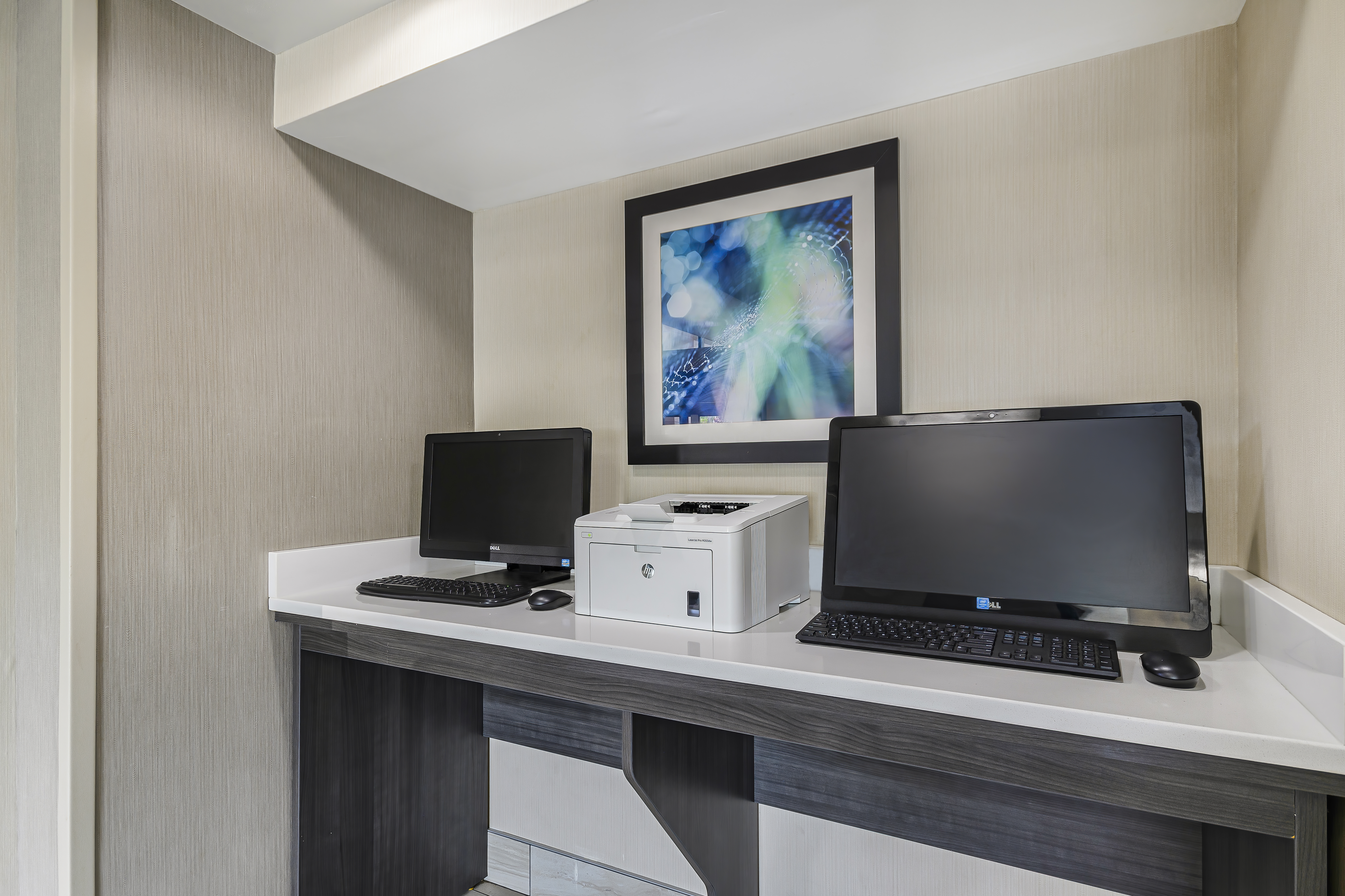 La Quinta Inn & Suites by Wyndham Batavia | Batavia, NY Hotels