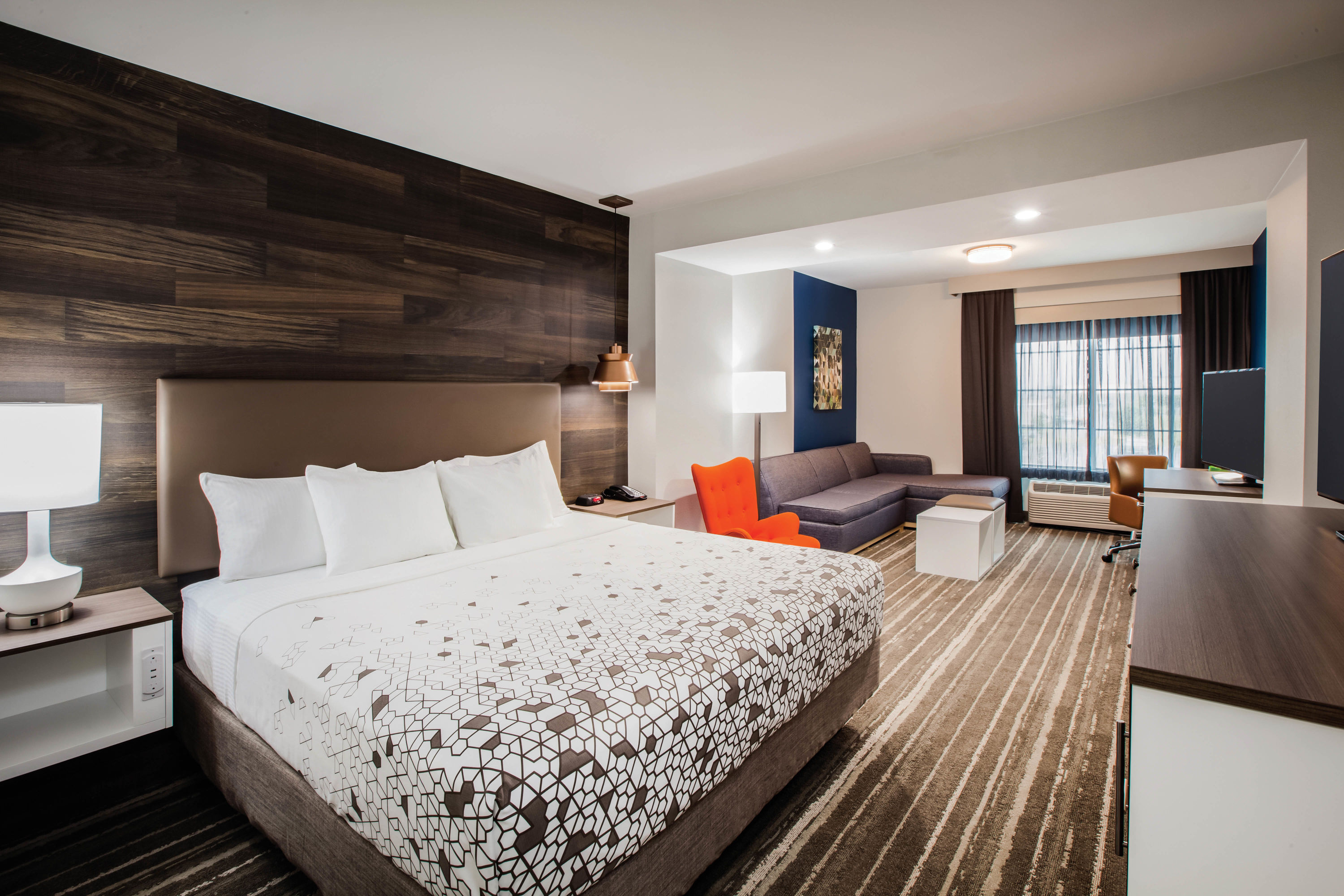 La Quinta Inn & Suites by Wyndham Owasso | Owasso, OK Hotels