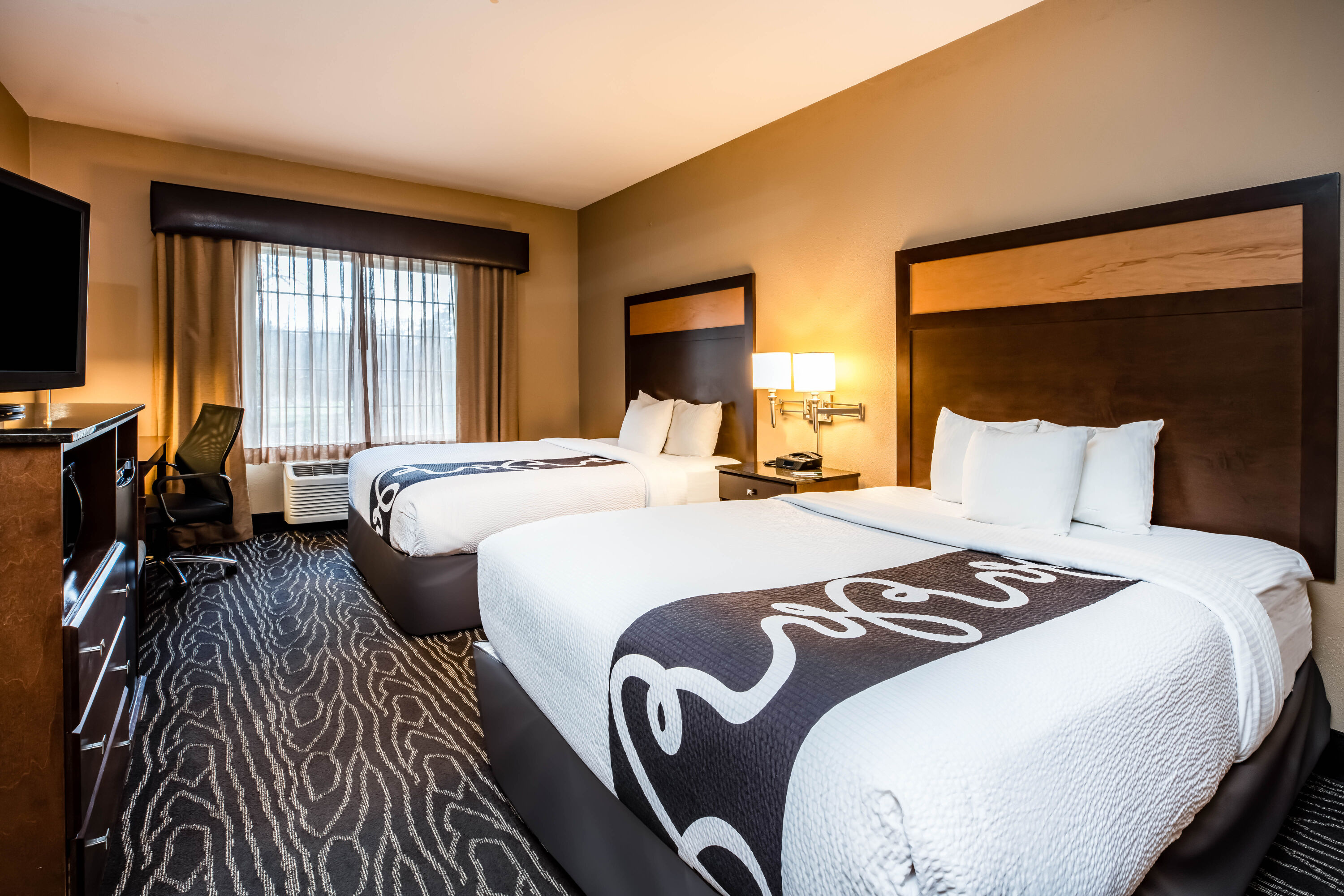 La Quinta Inn & Suites by Wyndham Eugene | Eugene, OR Hotels