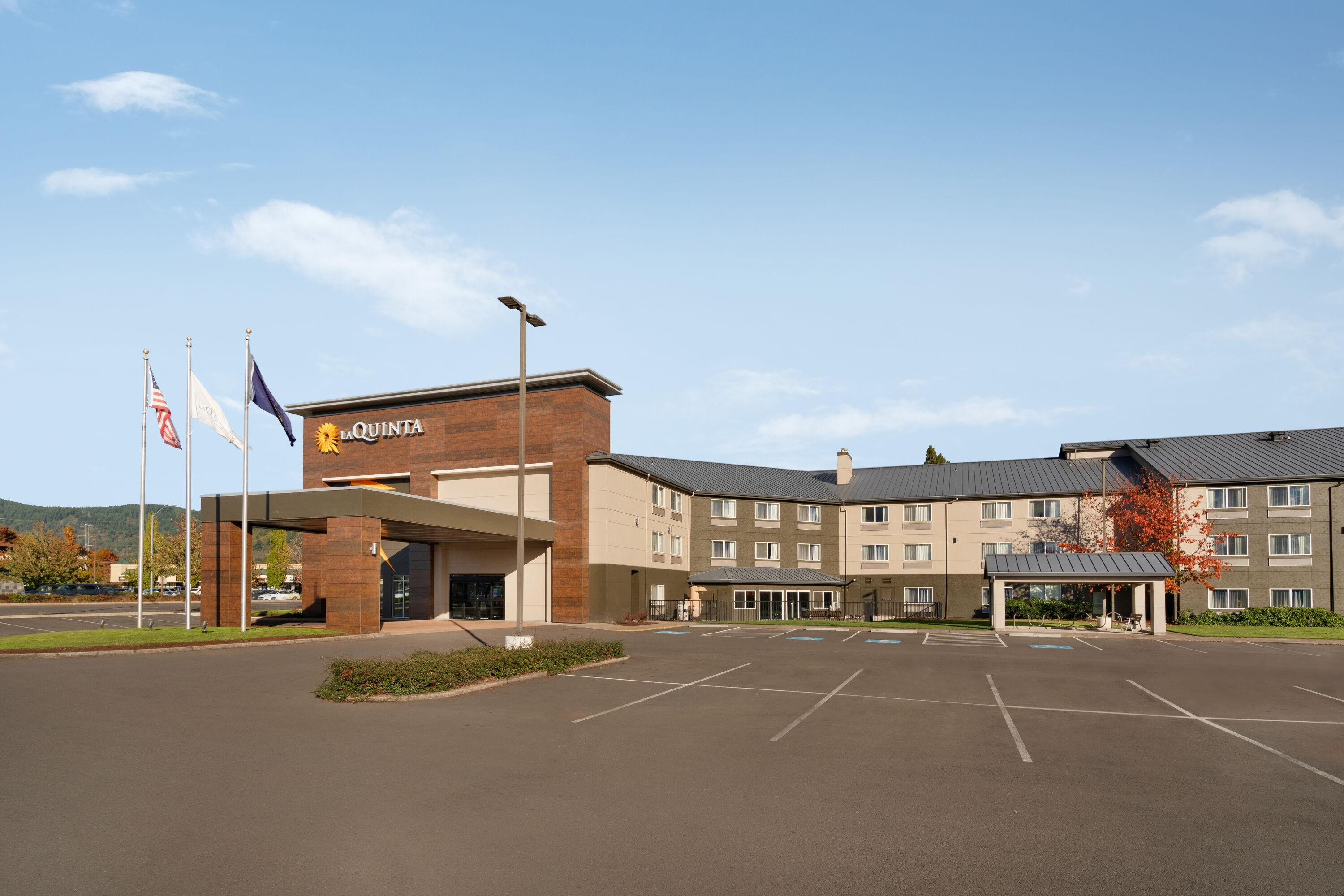 La Quinta Inn & Suites by Wyndham Springfield | Springfield, OR Hotels