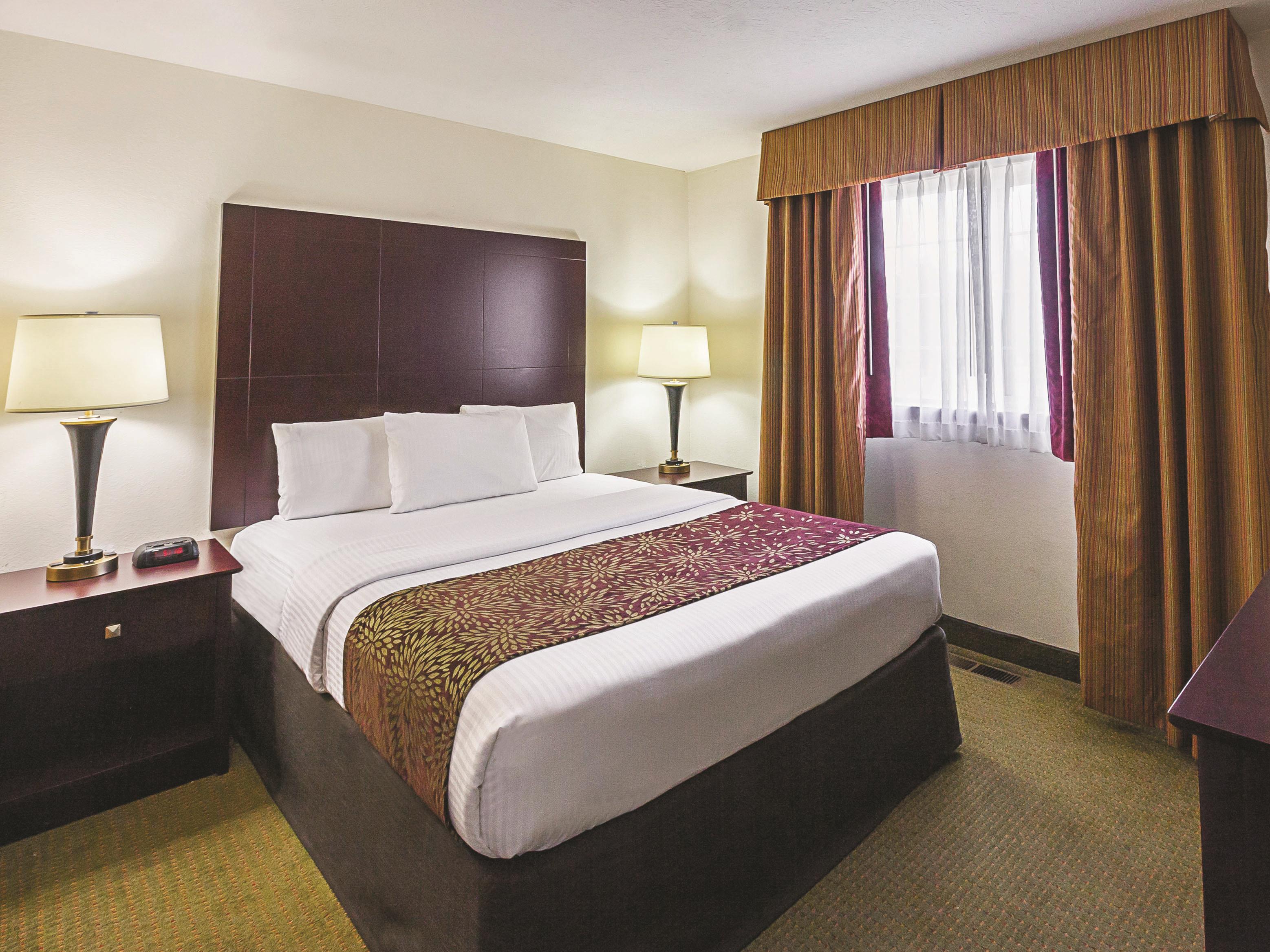 La Quinta Inn & Suites by Wyndham Woodburn | Woodburn, OR Hotels