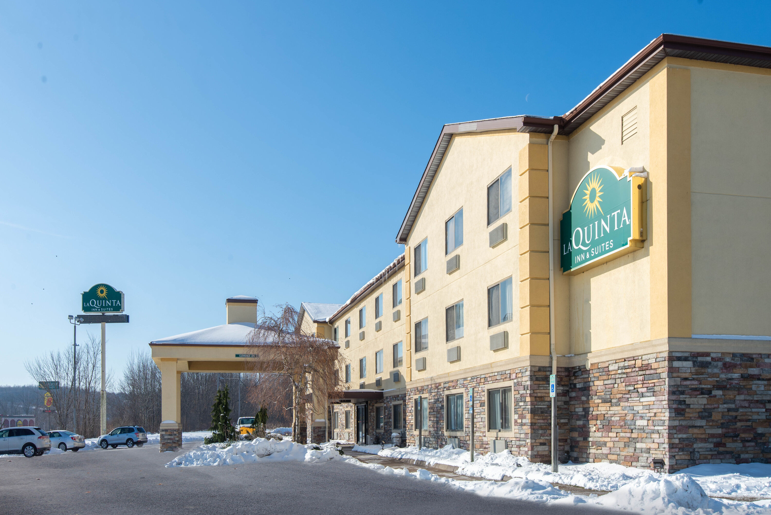 La Quinta Inn & Suites by Wyndham Erie | Erie, PA Hotels