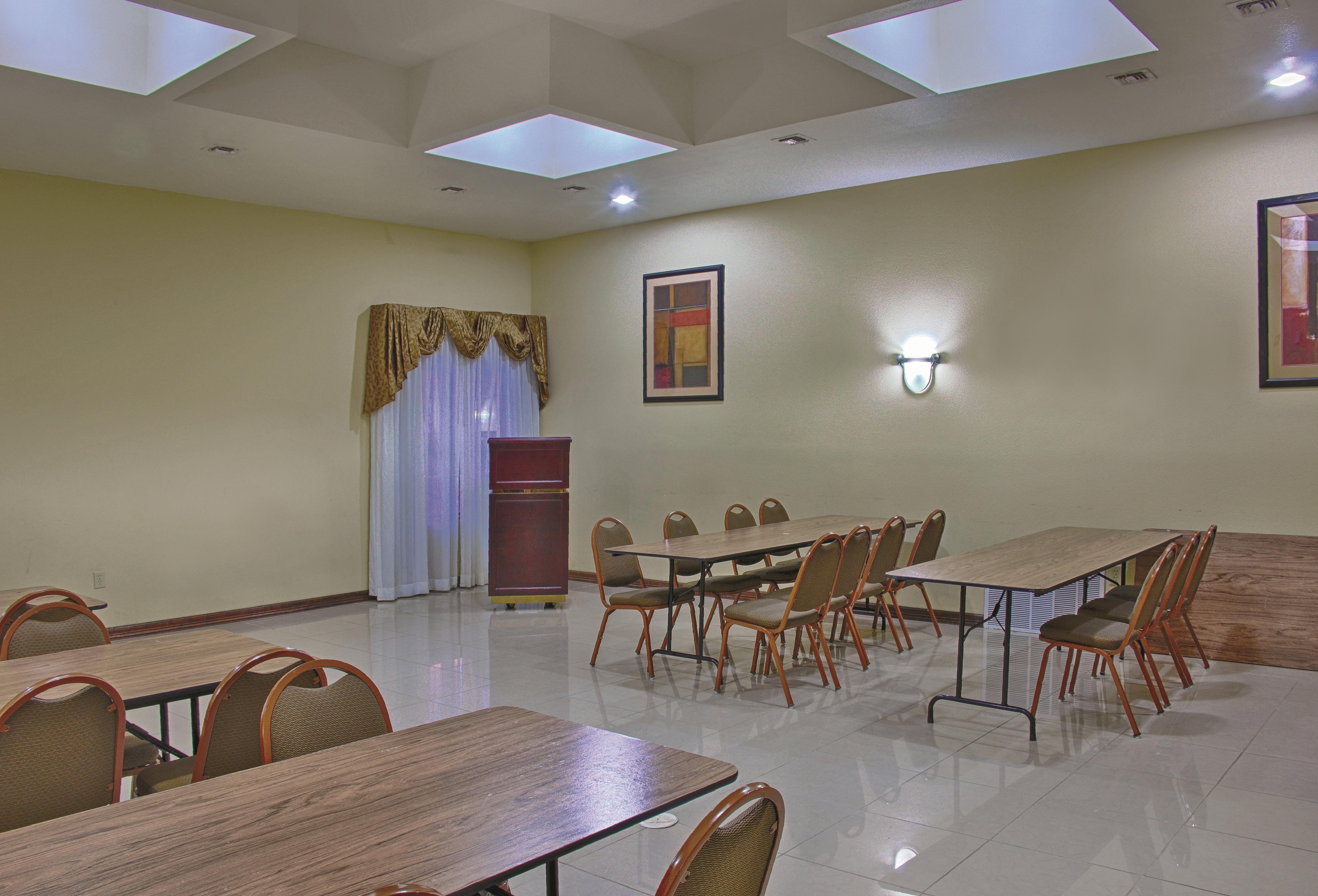 La Quinta Inn & Suites by Wyndham Alice | Alice, TX Hotels