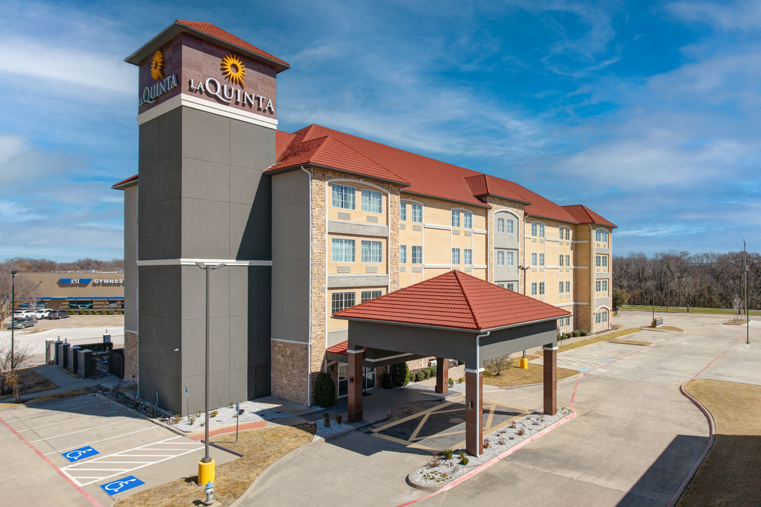 La Quinta Inn & Suites by Wyndham Allen at The Village | Allen, TX Hotels