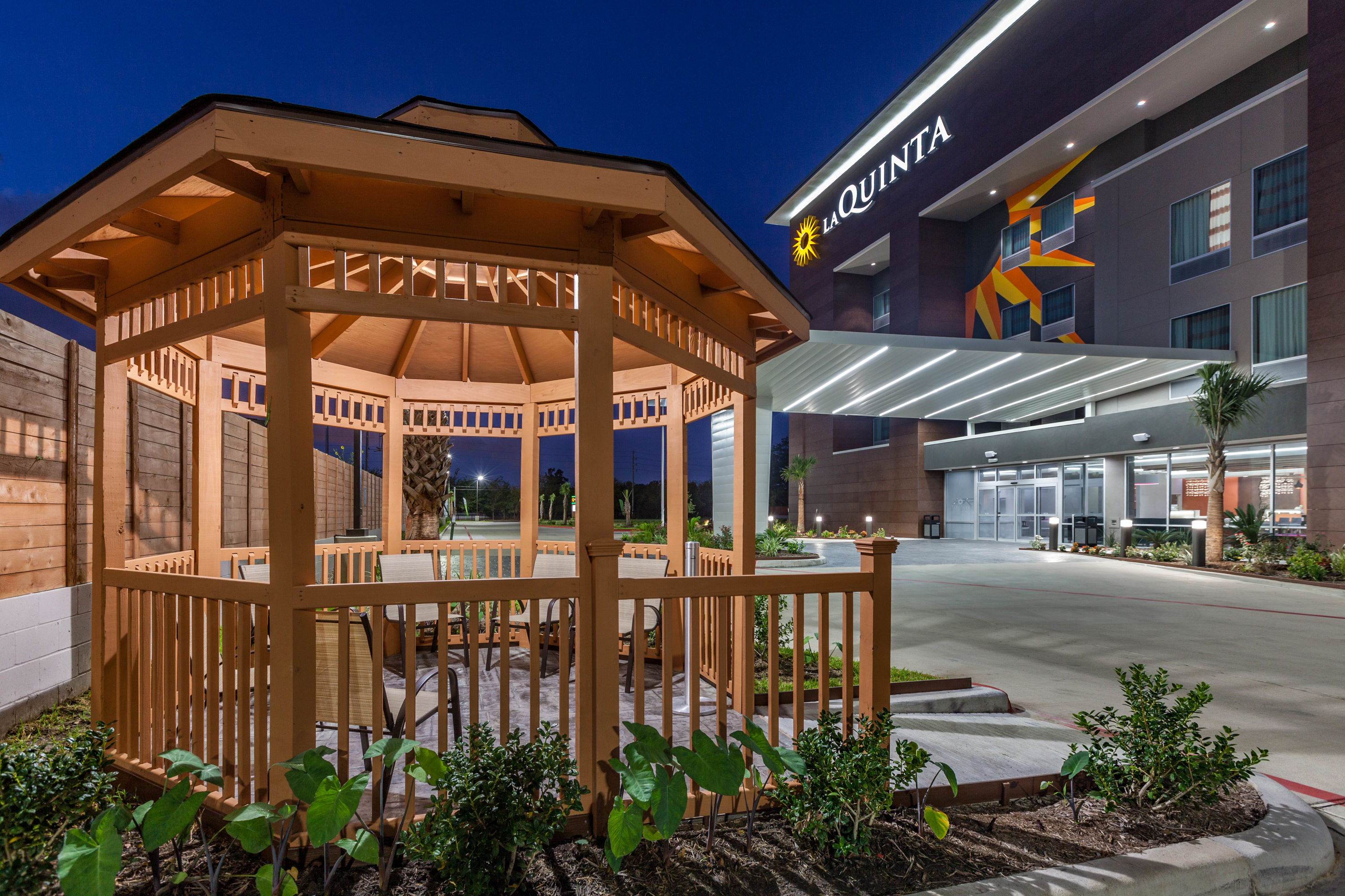 La Quinta Inn & Suites by Wyndham Houston East at Sheldon Rd ...