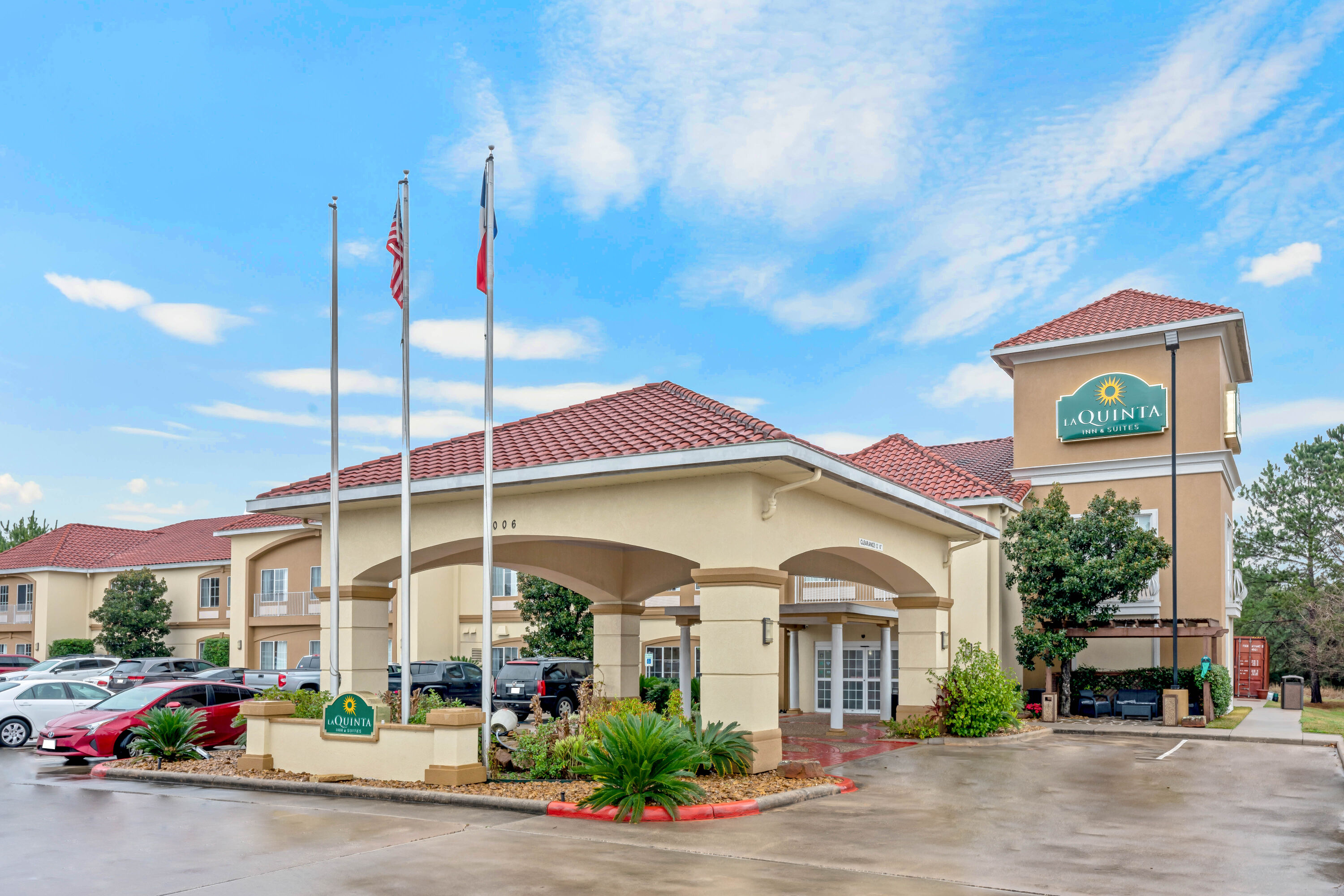 La Quinta Inn & Suites by Wyndham Conroe | Conroe, TX Hotels