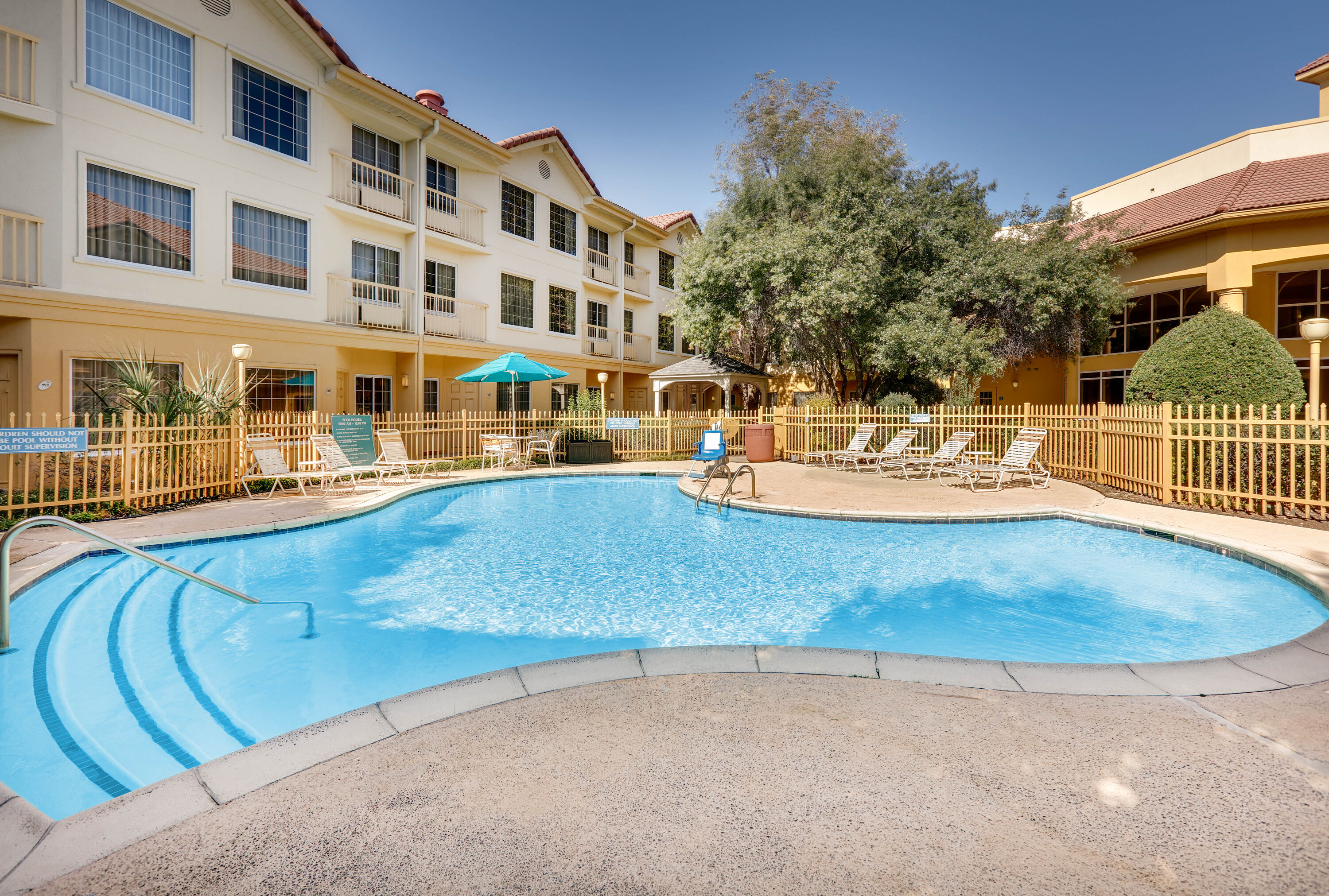 La Quinta Inn & Suites by Wyndham Dallas - Addison Galleria | Dallas ...