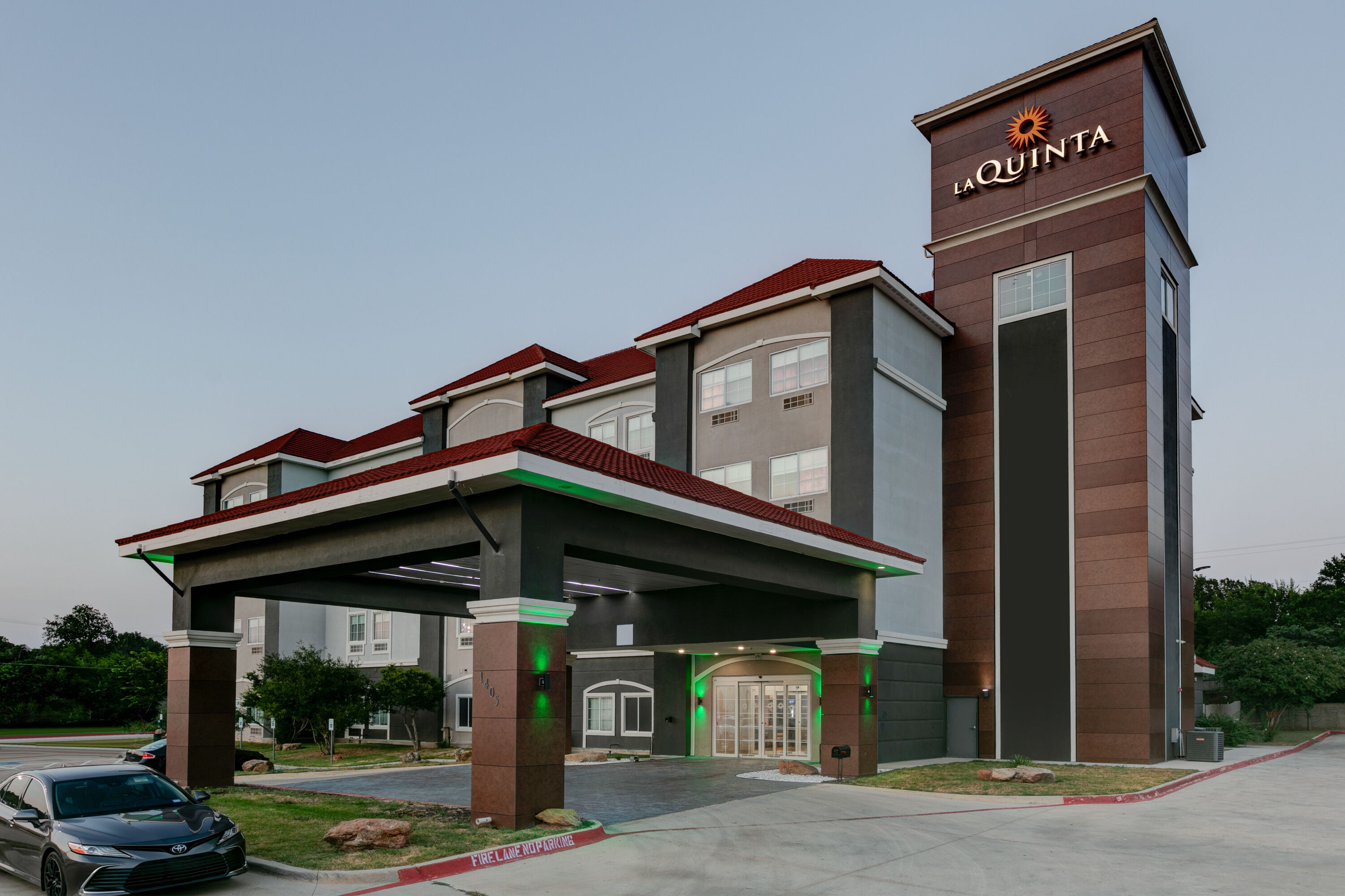 La Quinta Inn & Suites by Wyndham Decatur | Decatur, TX Hotels