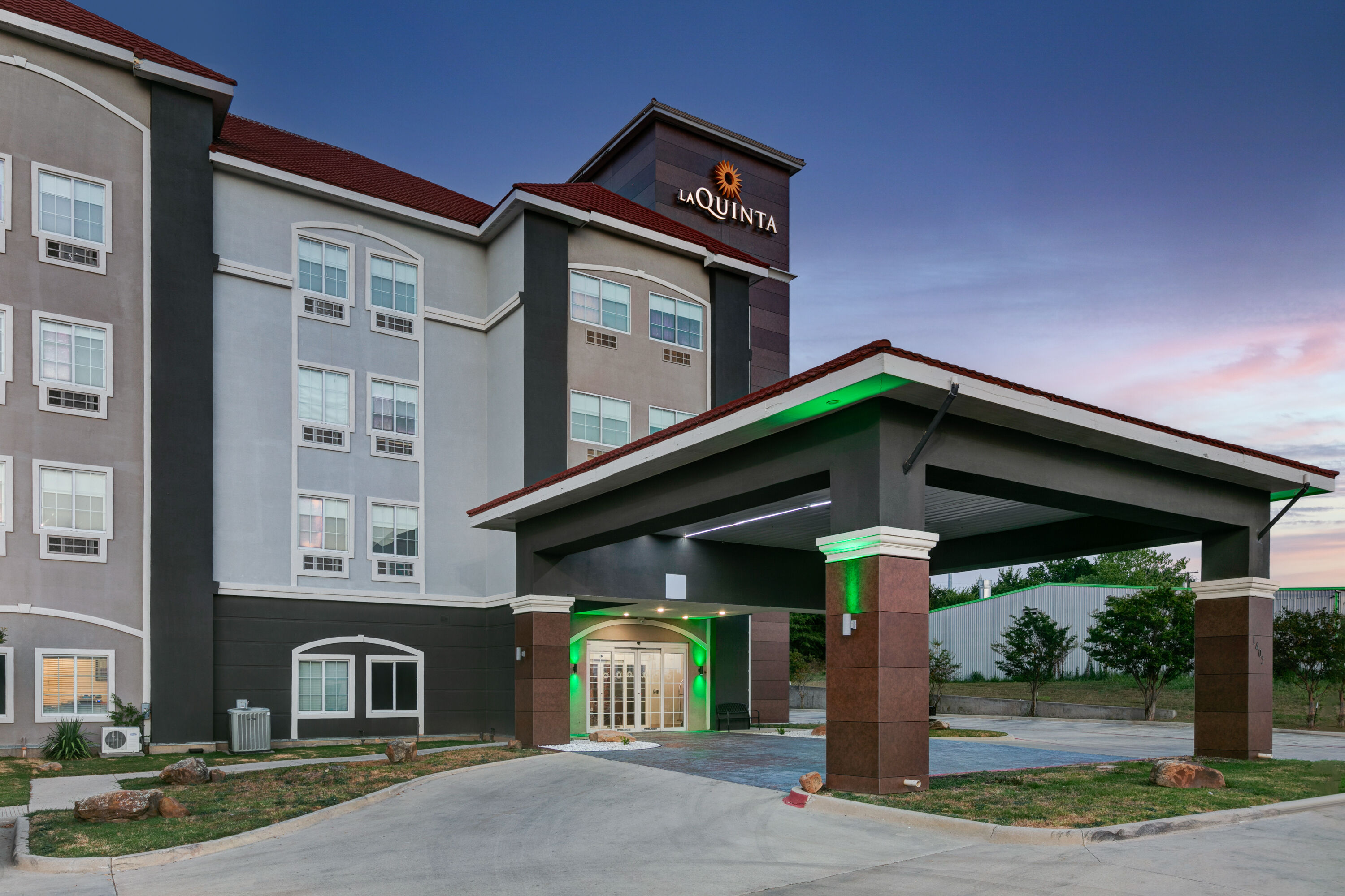 La Quinta Inn & Suites by Wyndham Decatur | Decatur, TX Hotels