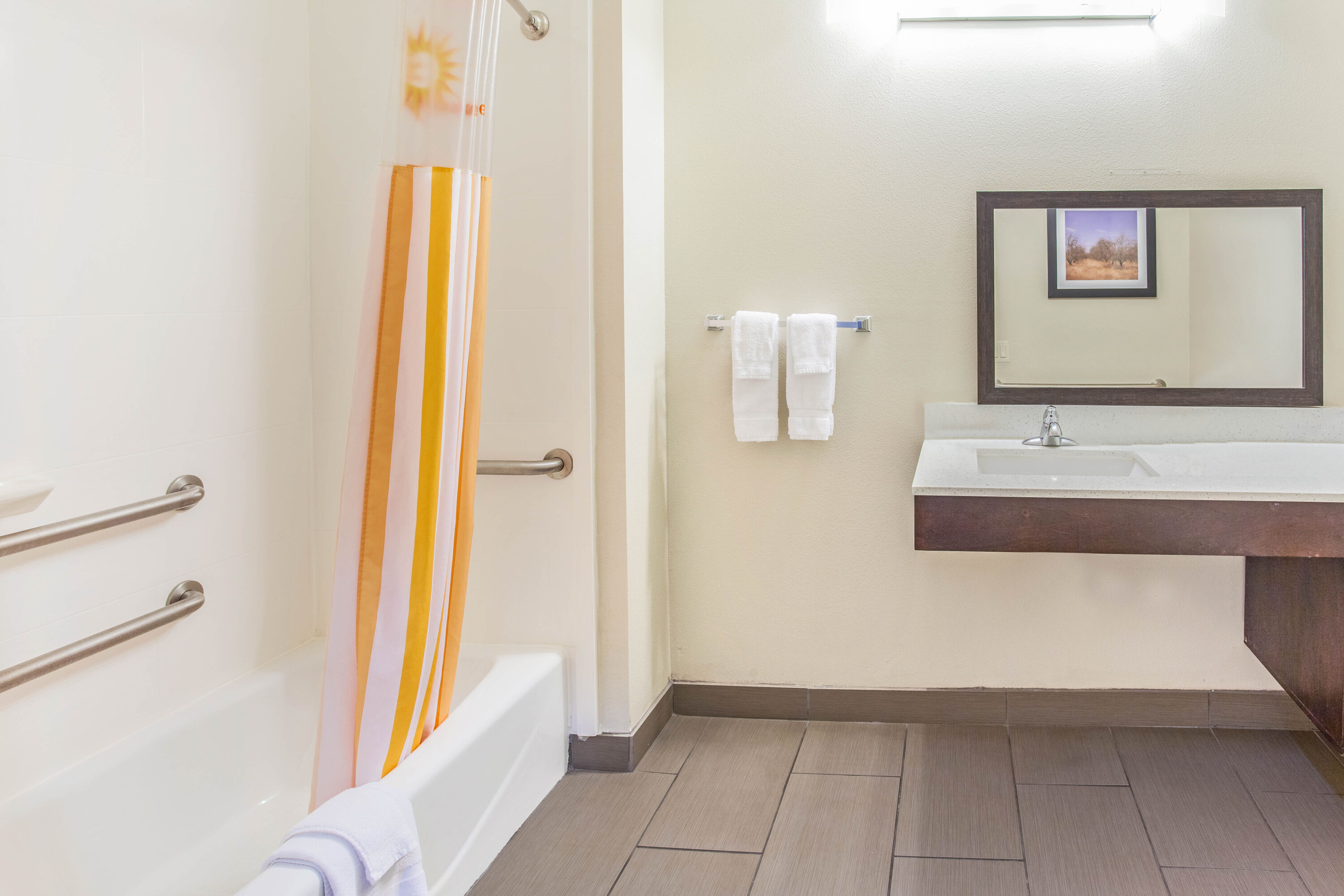 La Quinta Inn & Suites by Wyndham Luling | Luling, TX Hotels