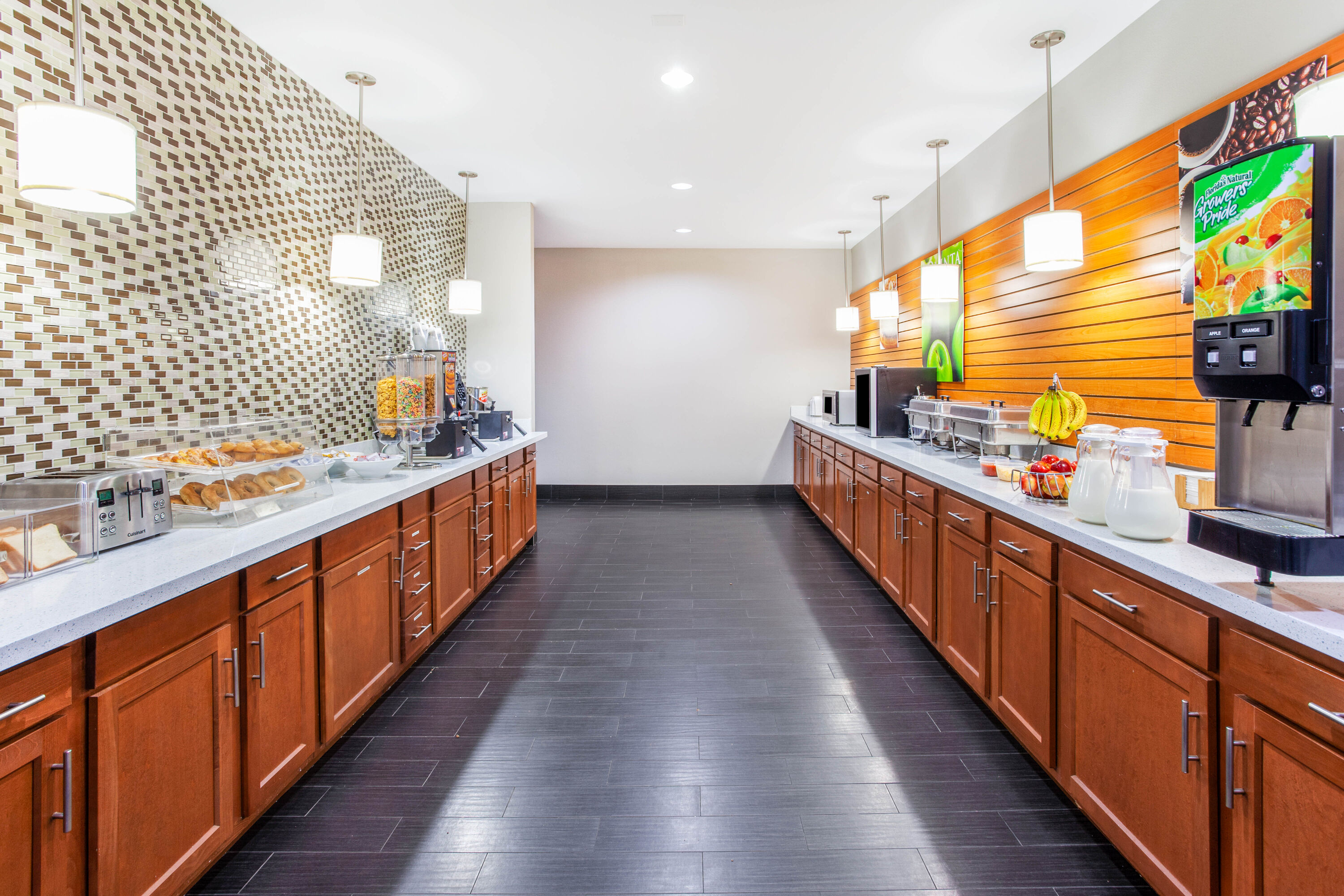 La Quinta Inn & Suites by Wyndham Luling | Luling, TX Hotels