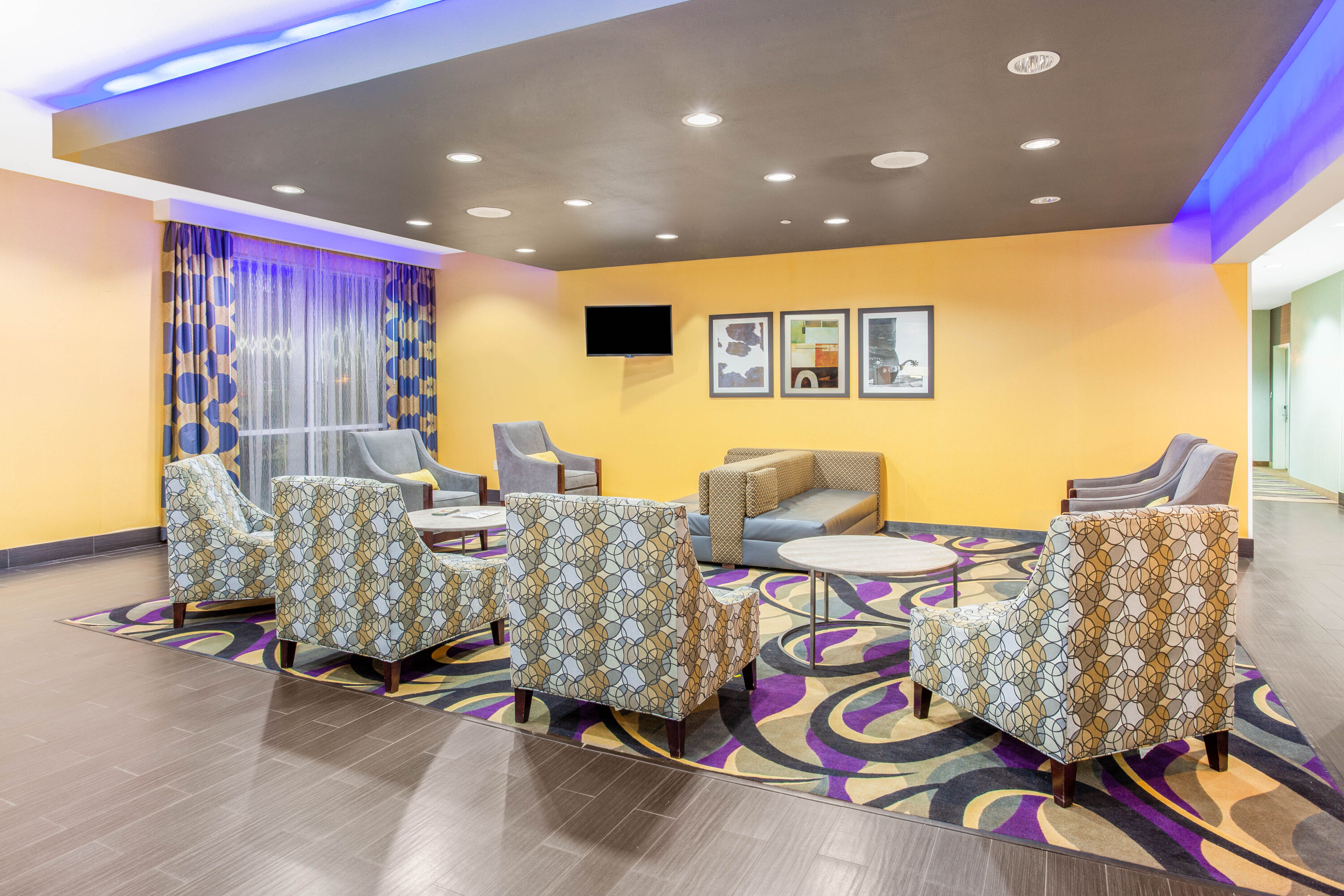 La Quinta Inn & Suites by Wyndham Luling | Luling, TX Hotels