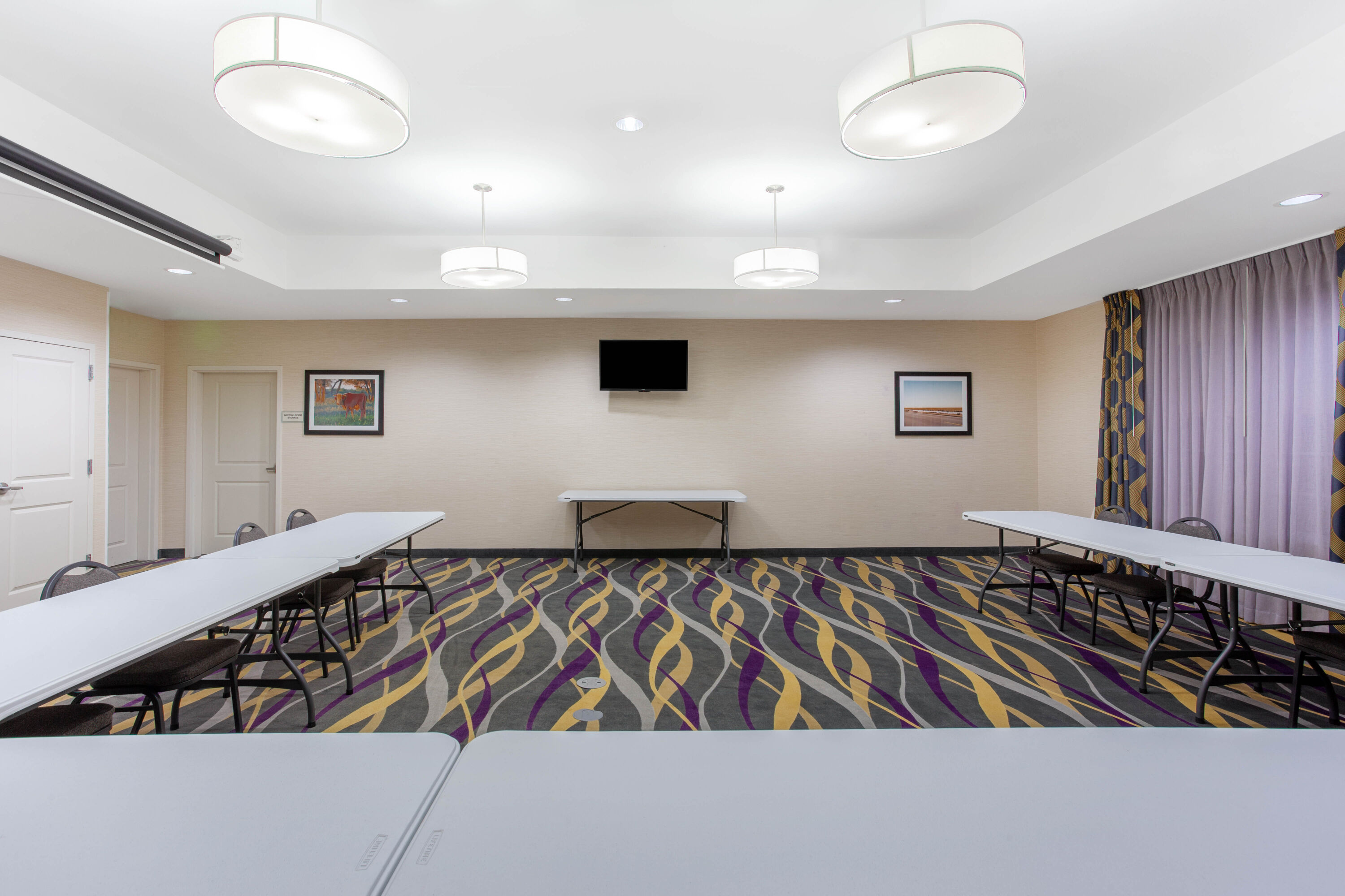 La Quinta Inn & Suites by Wyndham Luling | Luling, TX Hotels