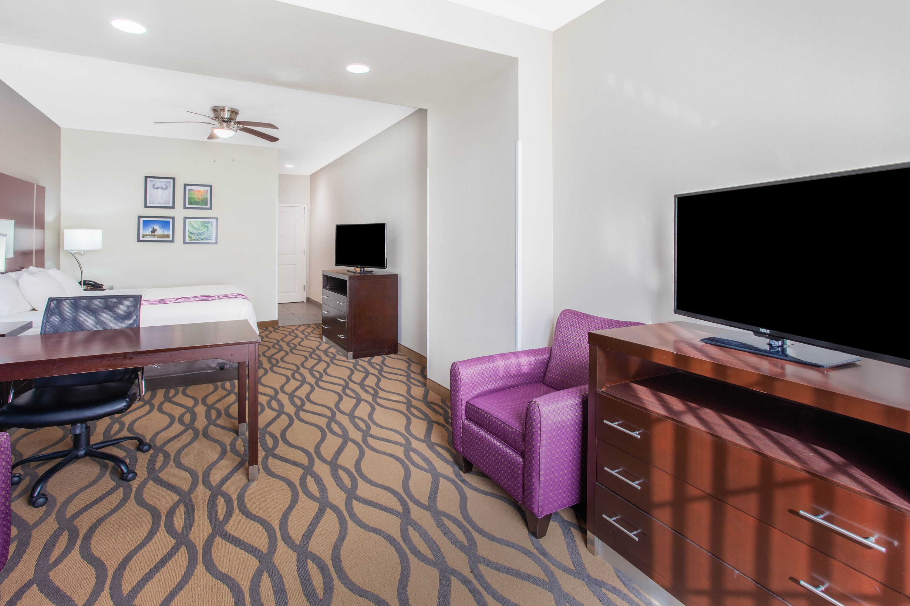 La Quinta Inn & Suites by Wyndham Luling | Luling, TX Hotels