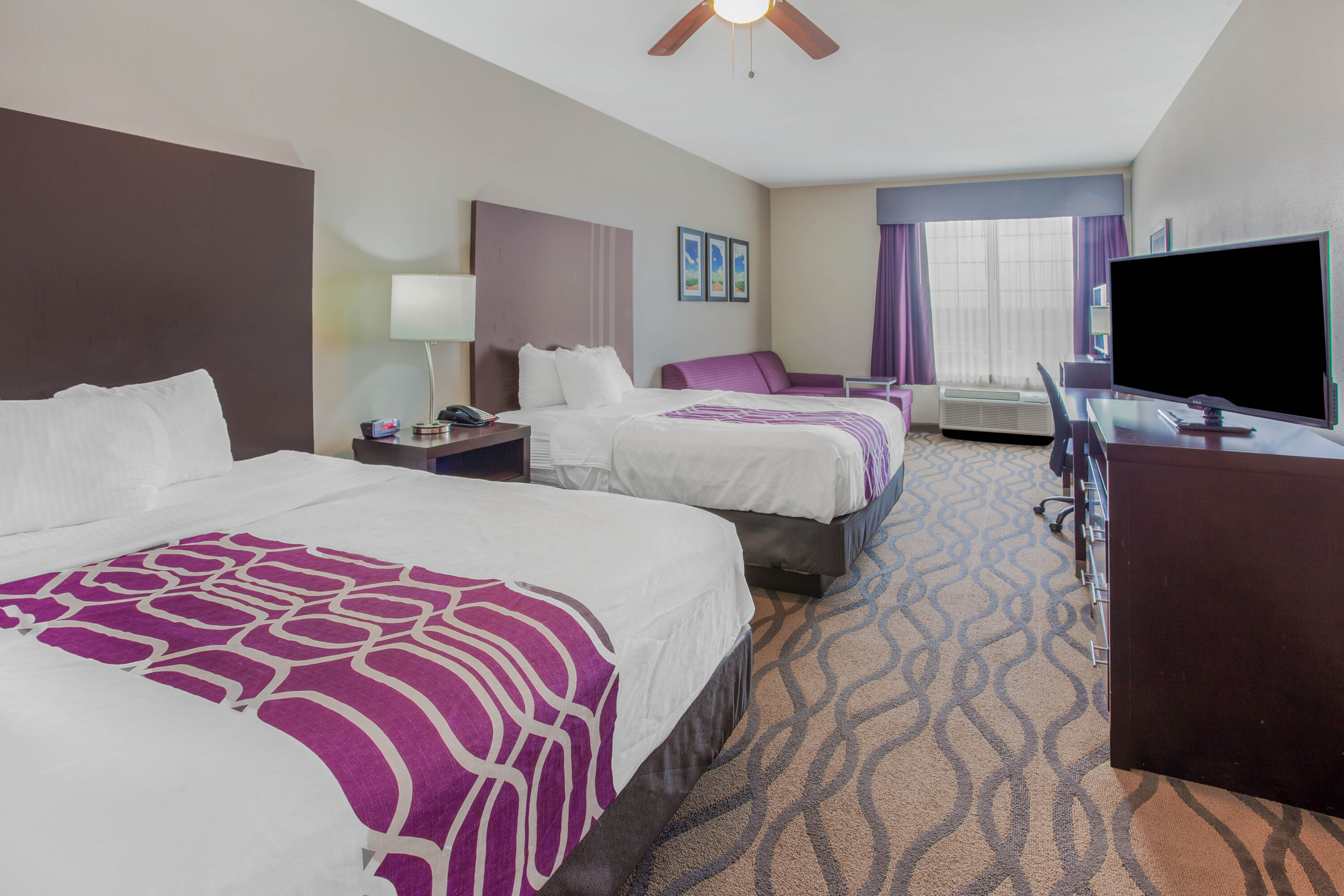 La Quinta Inn & Suites by Wyndham Luling | Luling, TX Hotels