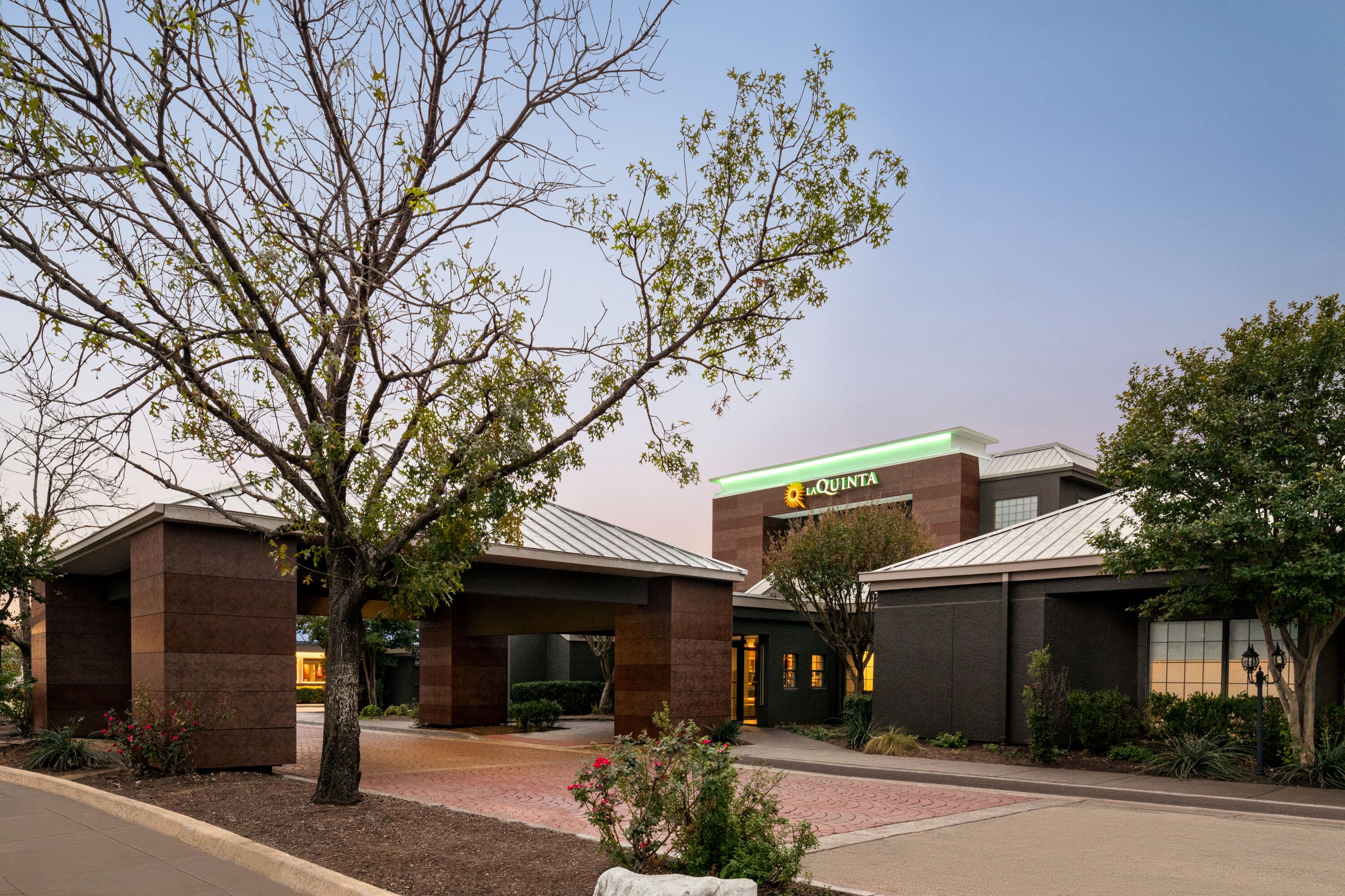 La Quinta Inn & Suites by Wyndham Round Rock North | Round Rock, TX Hotels