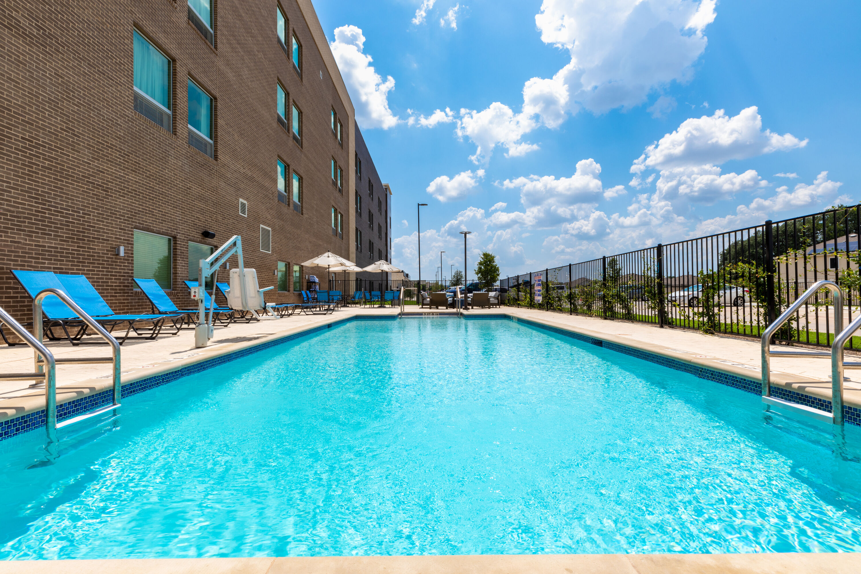 La Quinta Inn & Suites by Wyndham Round Rock near Kalahari | Round Rock ...