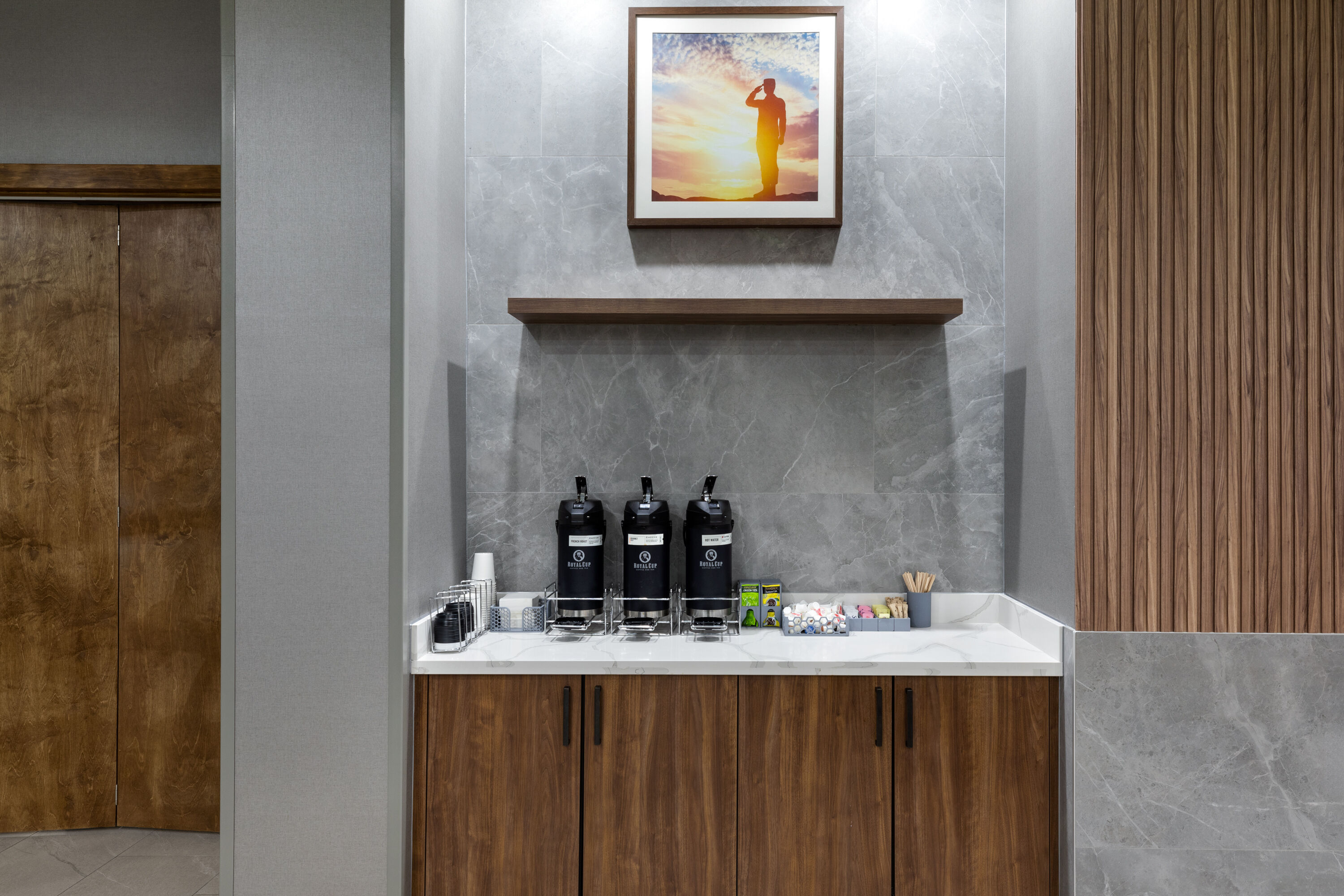 La Quinta Inn & Suites by Wyndham San Antonio at the RIM | San Antonio ...