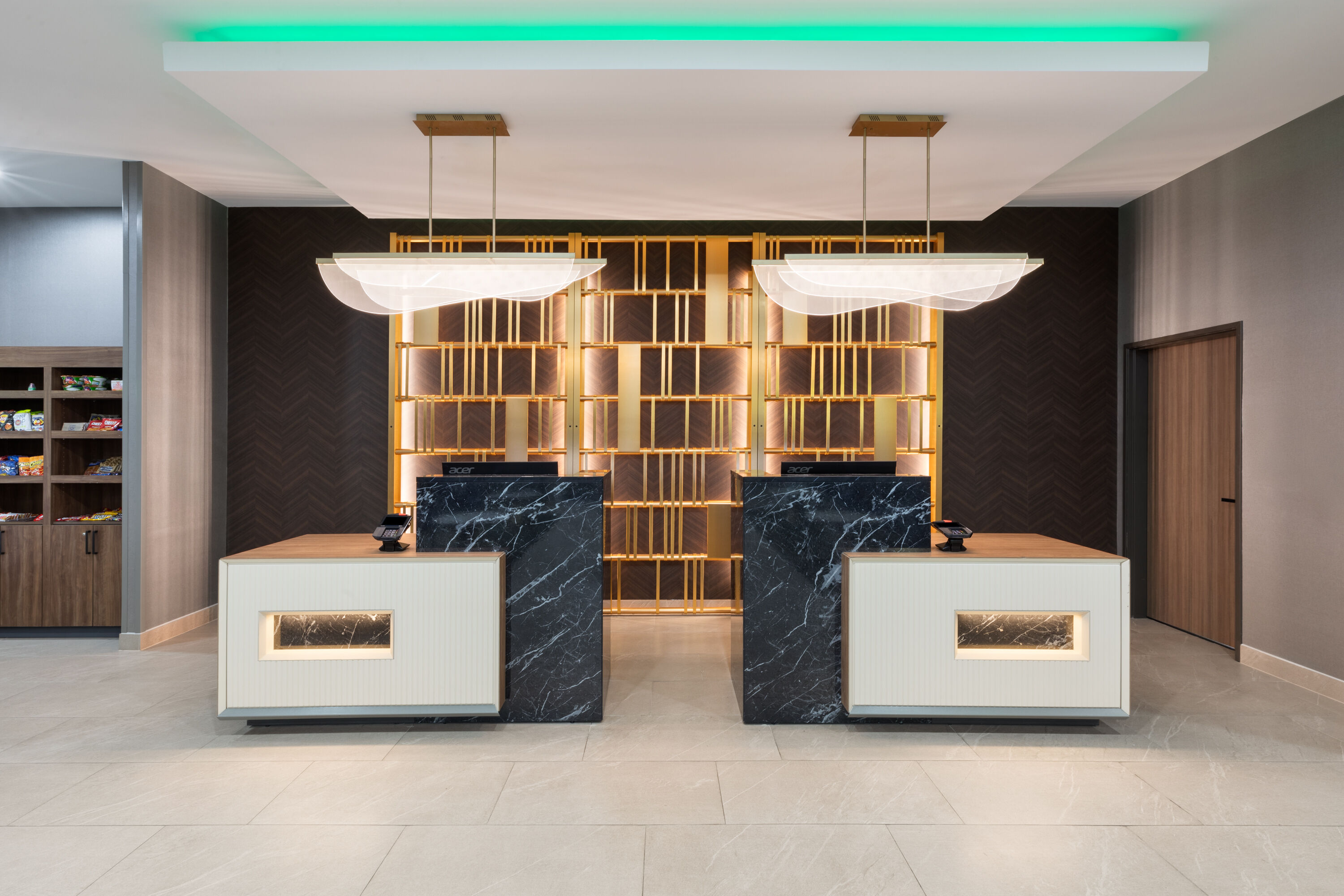 La Quinta Inn & Suites by Wyndham San Antonio at the RIM | San Antonio ...