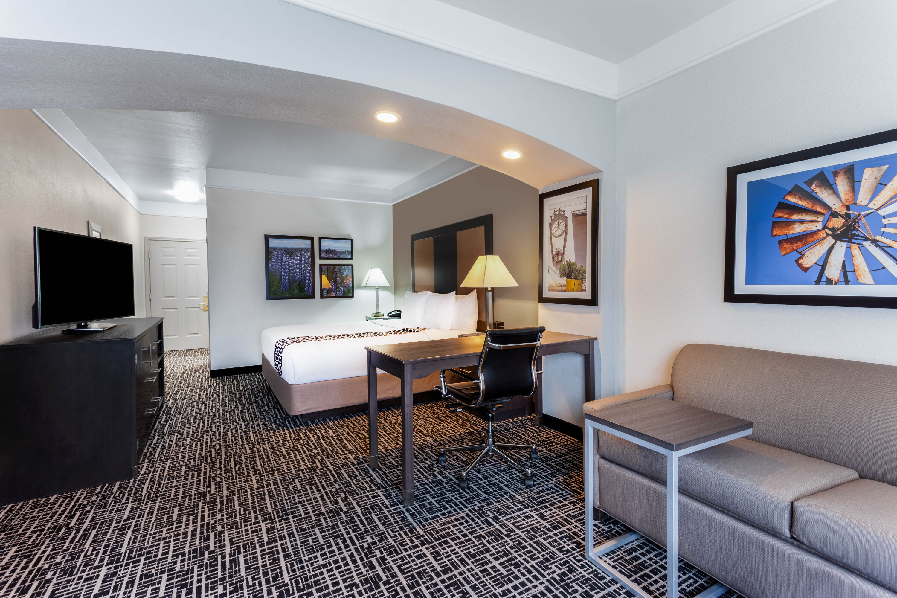 La Quinta Inn & Suites by Wyndham Seguin | Seguin, TX Hotels