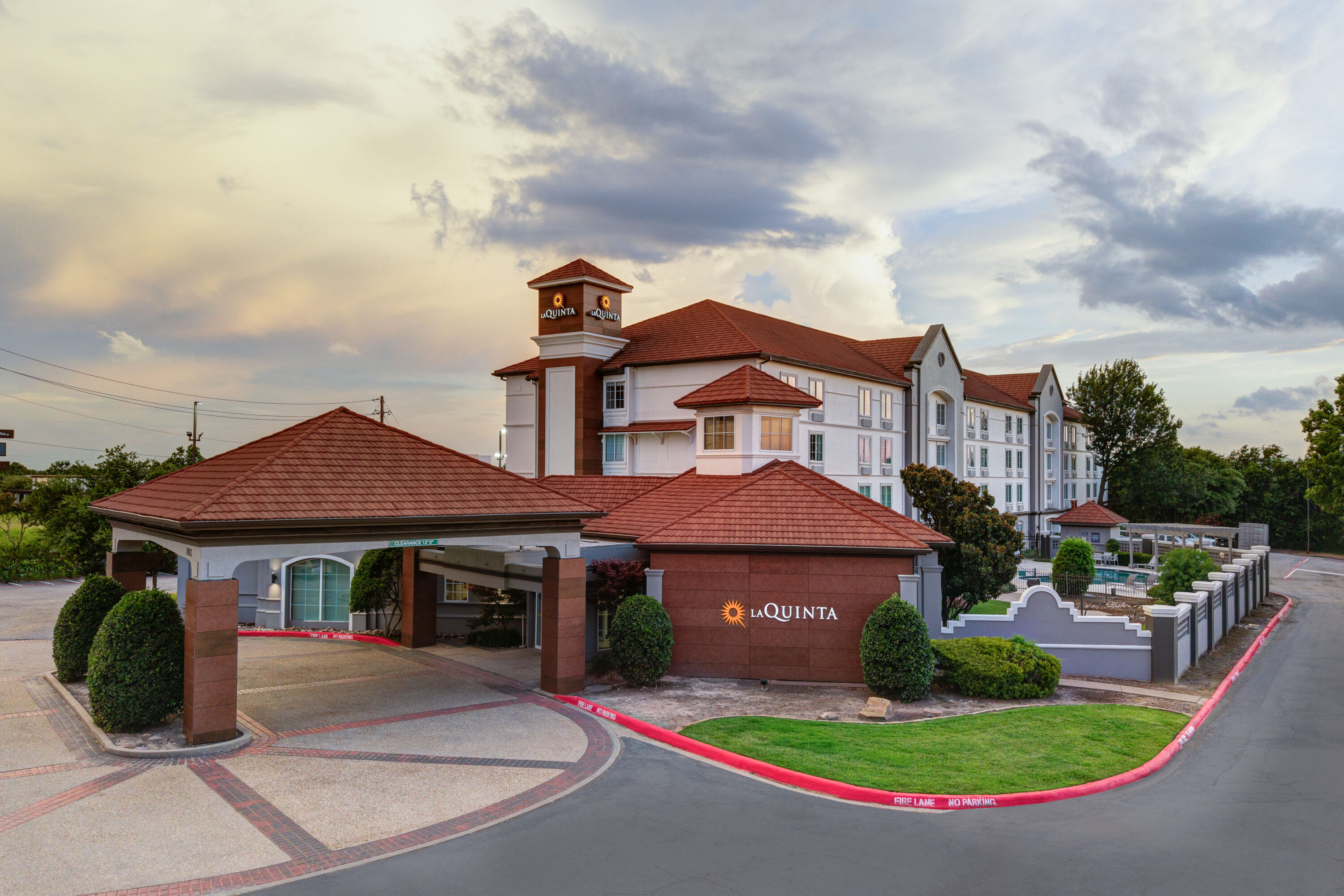 La Quinta Inn & Suites by Wyndham Sherman | Sherman, TX Hotels