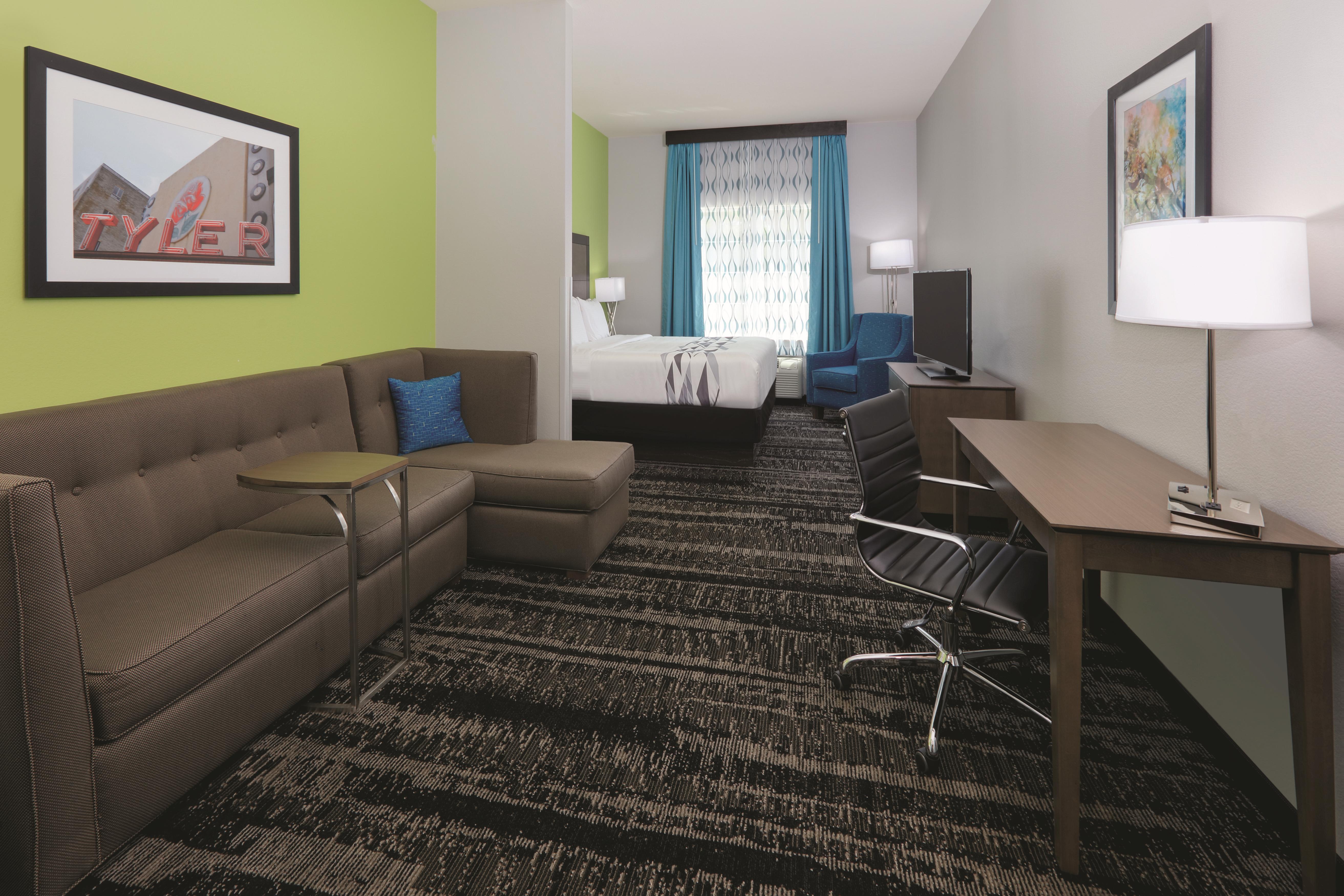 La Quinta Inn & Suites by Wyndham Tyler South | Tyler, TX Hotels
