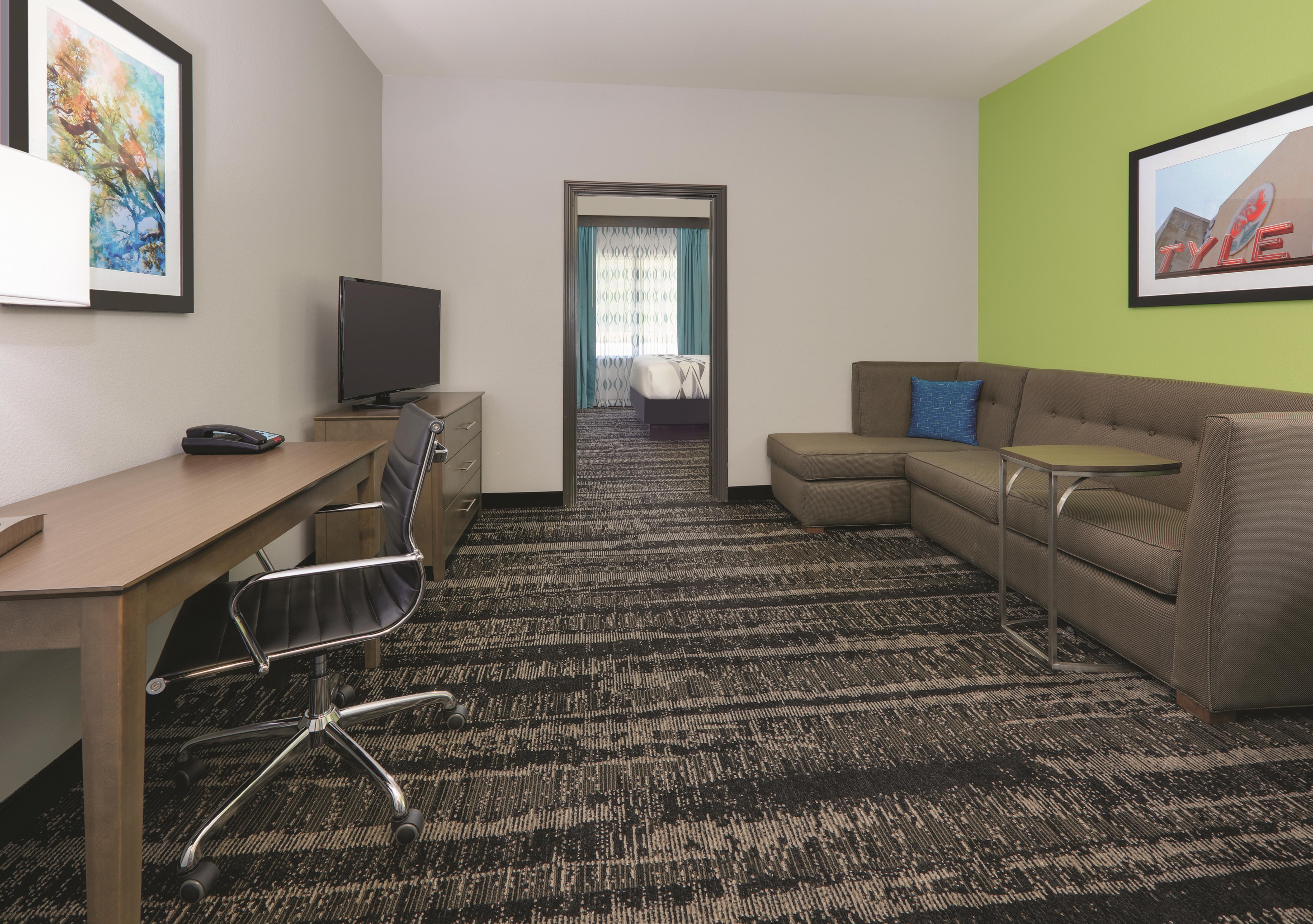 La Quinta Inn & Suites by Wyndham Tyler South | Tyler, TX Hotels