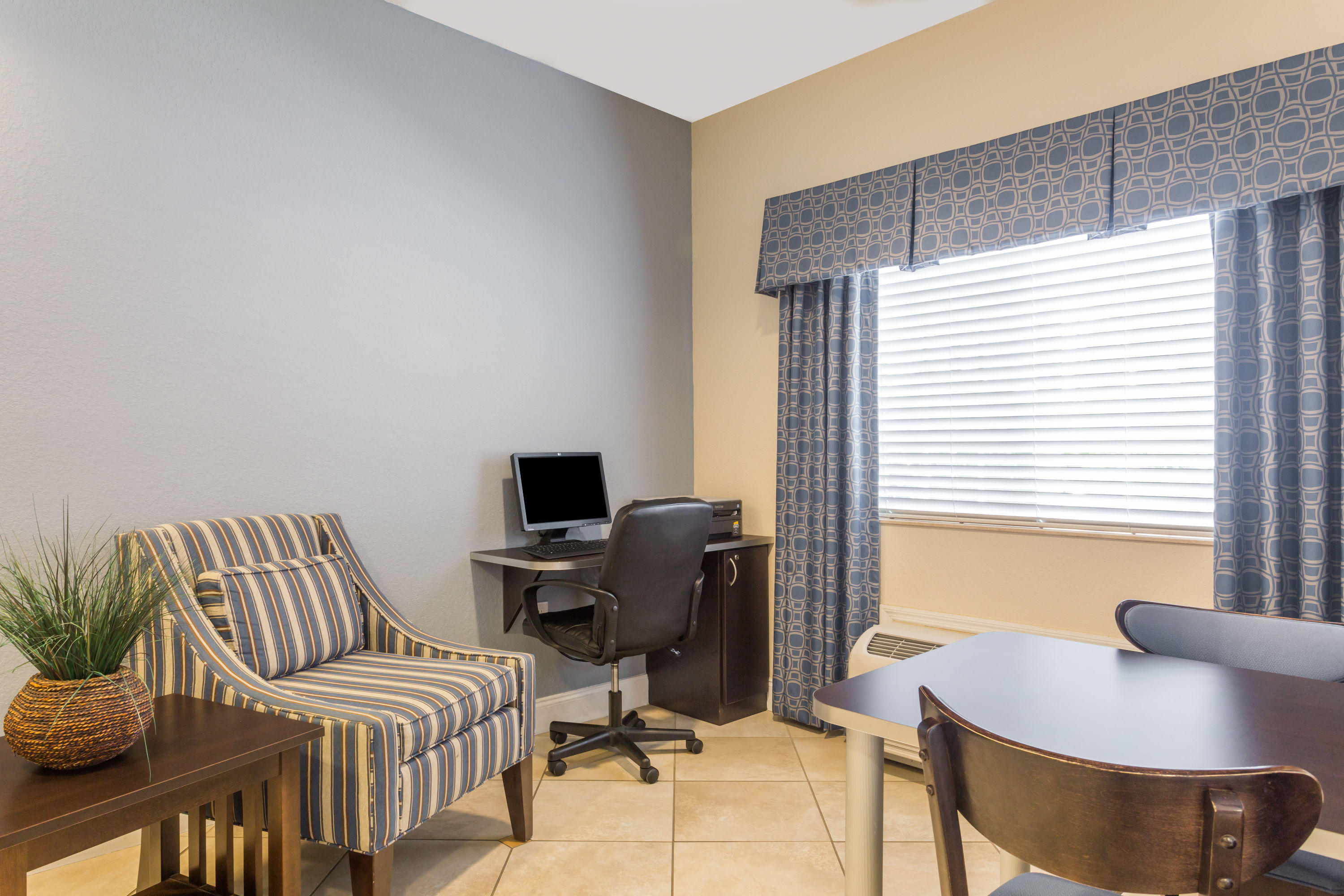 Microtel Inn & Suites by Wyndham Spring Hill/Weeki Wachee | Spring Hill ...