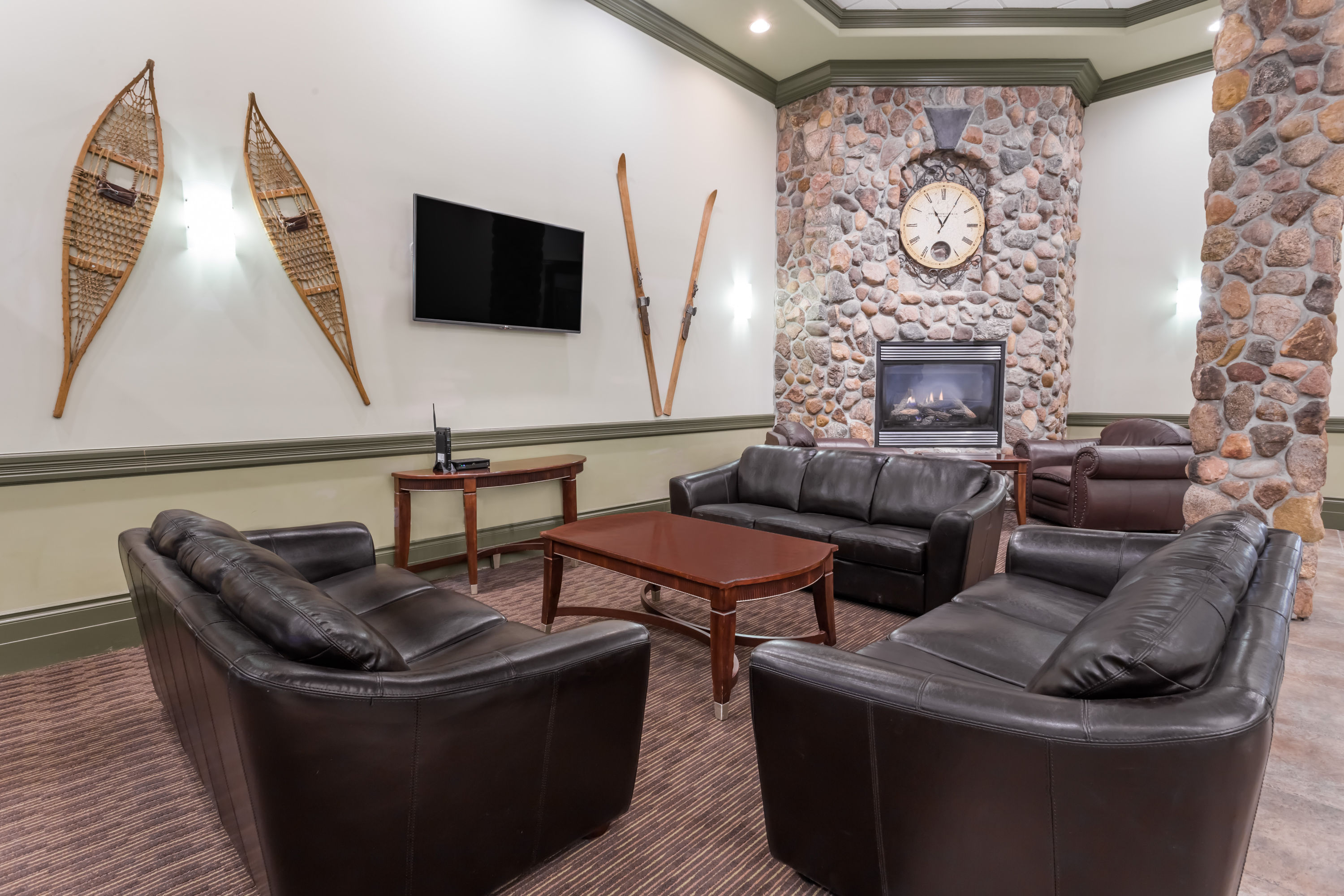 Ramada by Wyndham Hinton | Hinton, AB Hotels