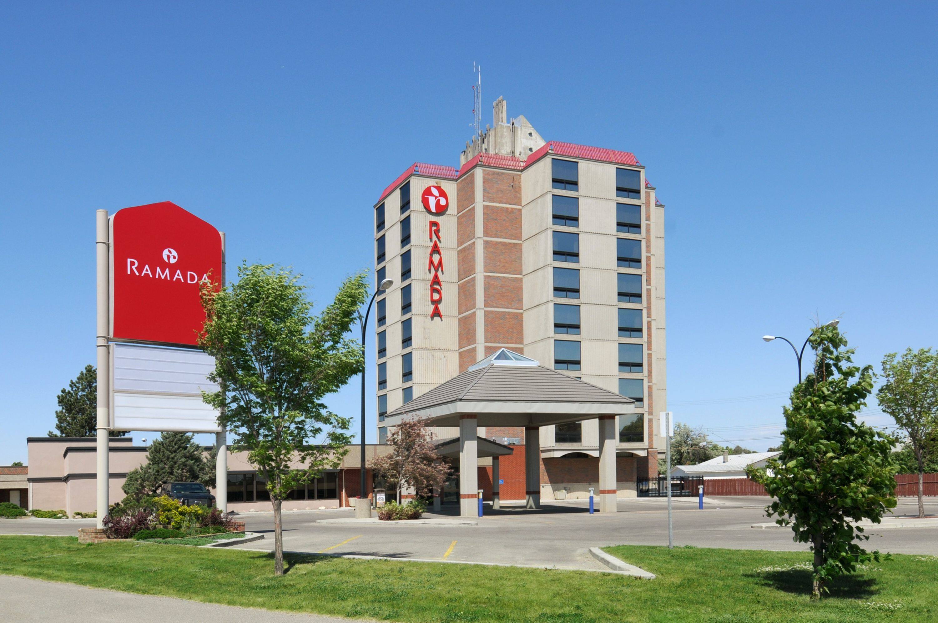 Ramada by Wyndham Lethbridge | Lethbridge, AB Hotels