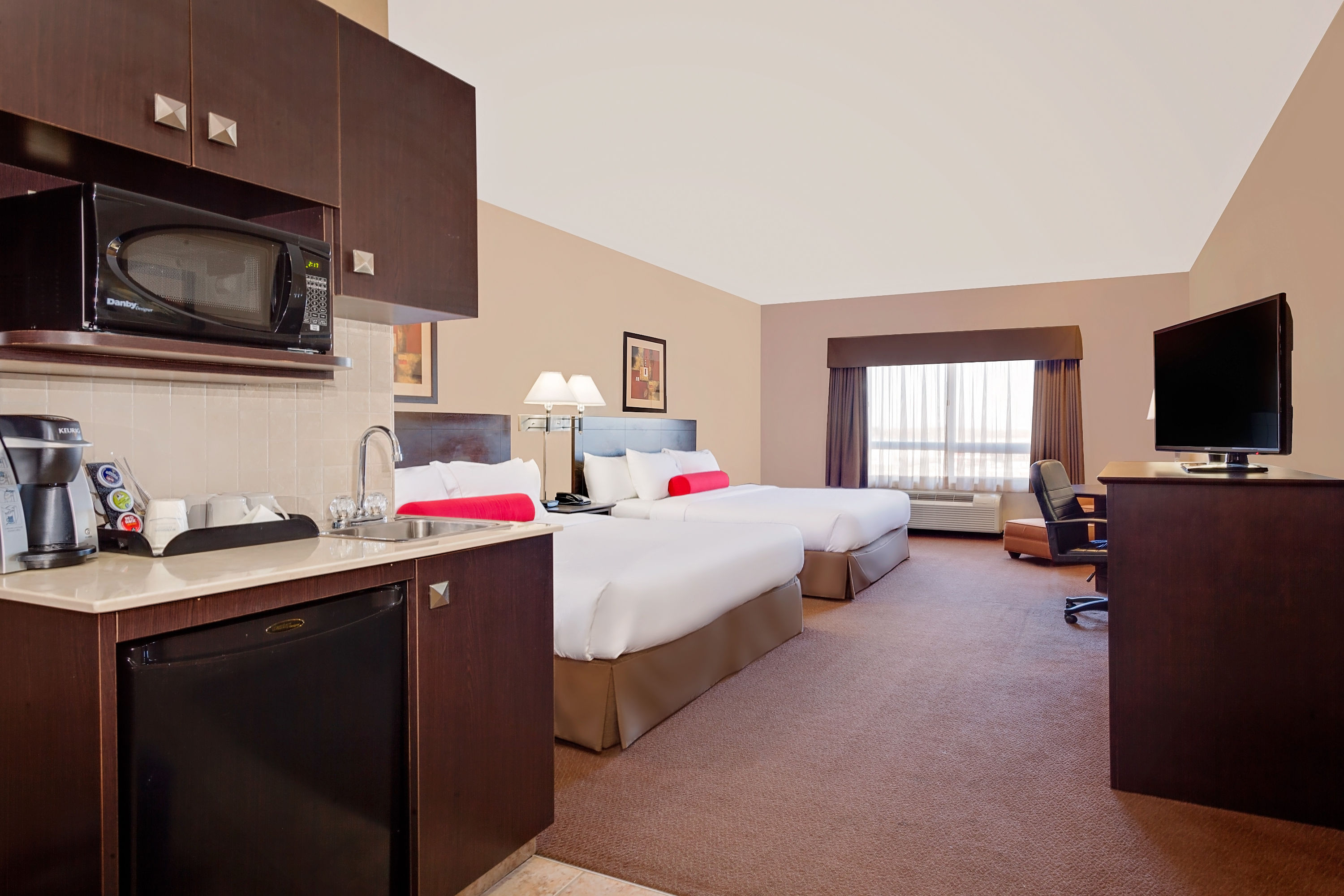 Ramada by Wyndham Stettler | Stettler, AB Hotels