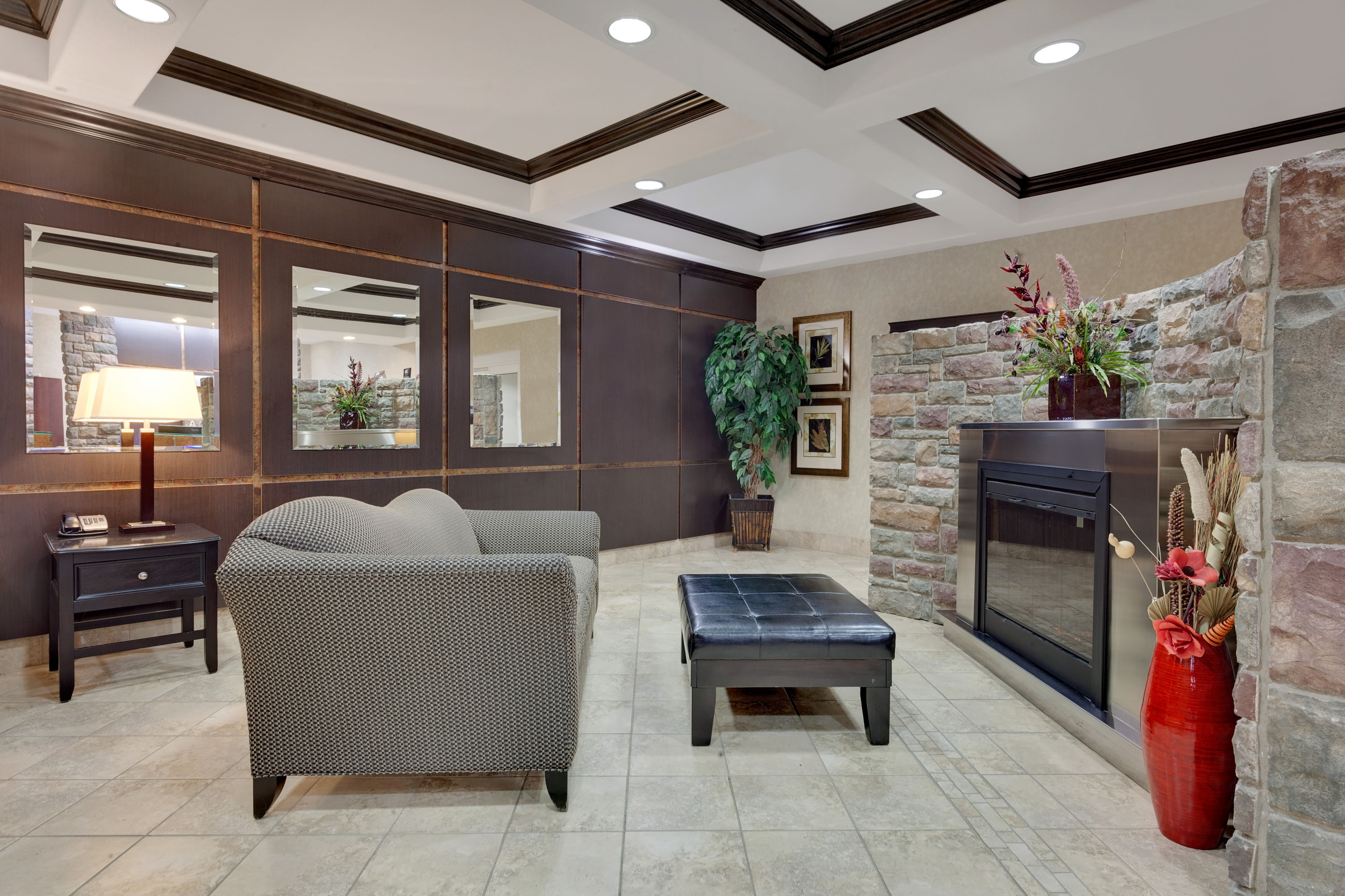 Ramada by Wyndham Stettler | Stettler, AB Hotels