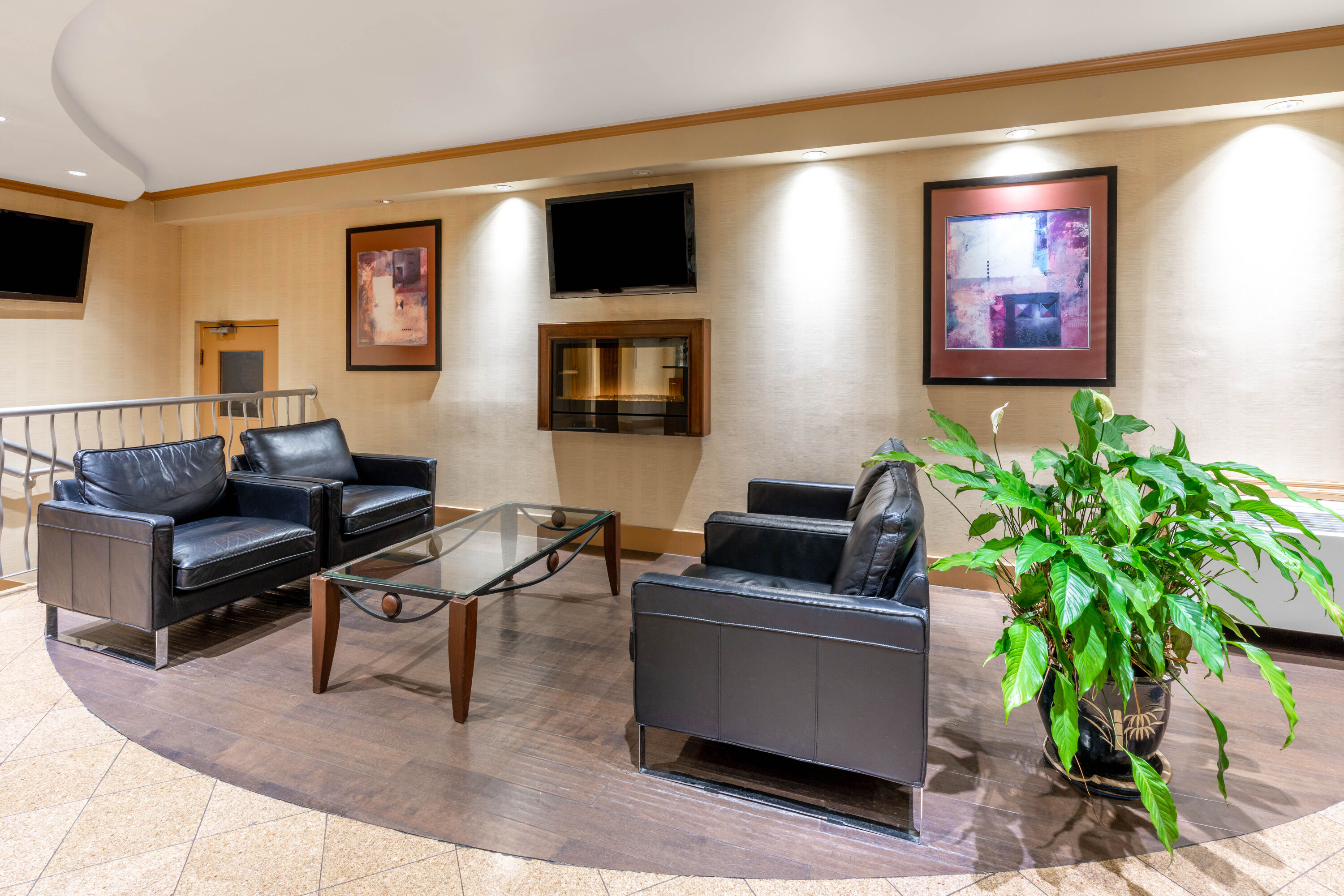 Ramada by Wyndham Coquitlam | Coquitlam, BC Hotels