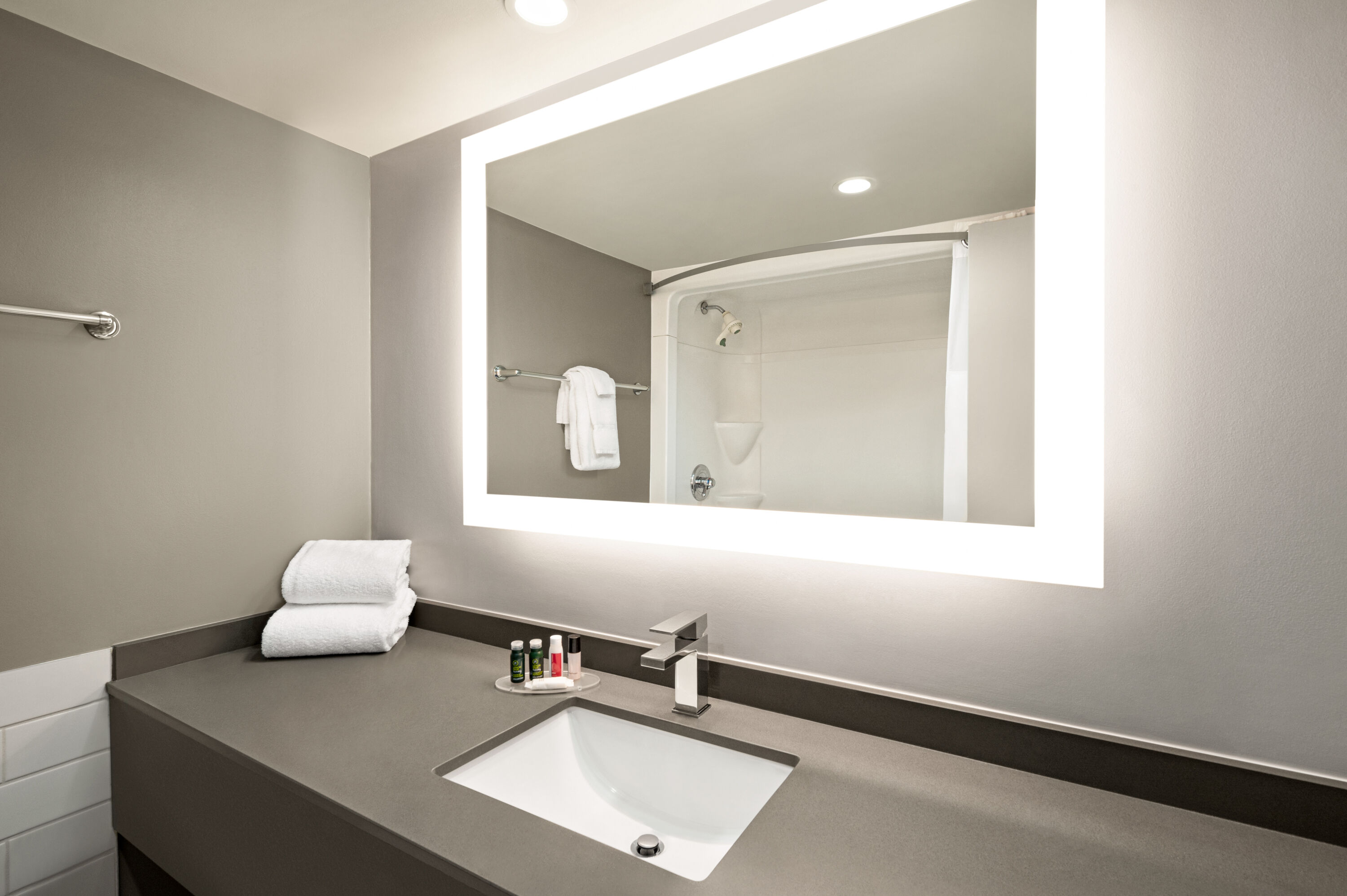 Ramada by Wyndham Cornwall | Cornwall, ON Hotels