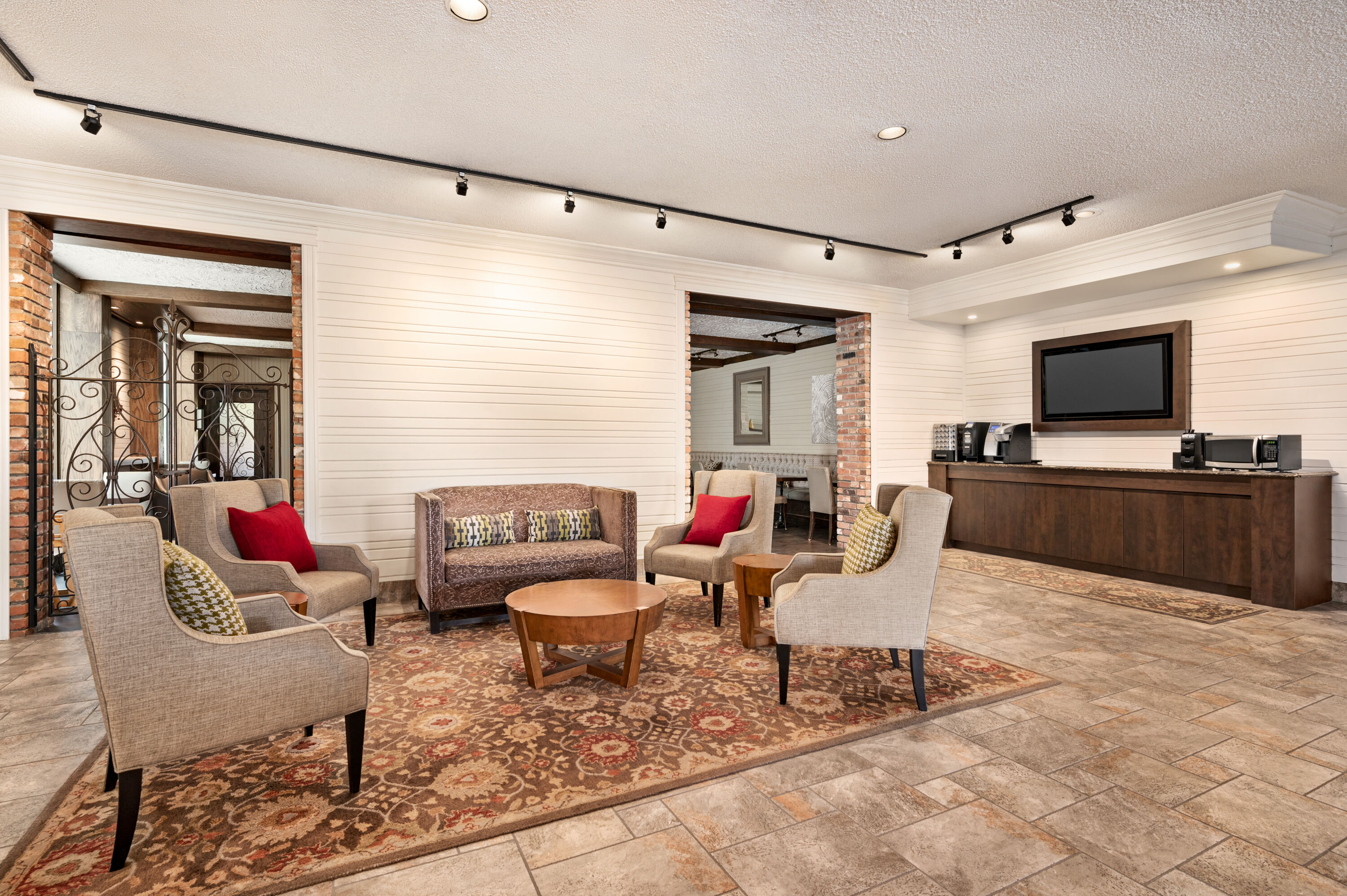 Ramada by Wyndham Cornwall | Cornwall, ON Hotels