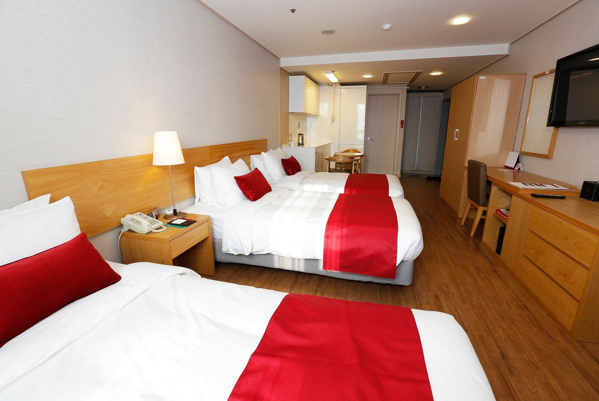 Guest room at the Ramada Seoul Dongdaemun in Seoul, Other than US/Canada