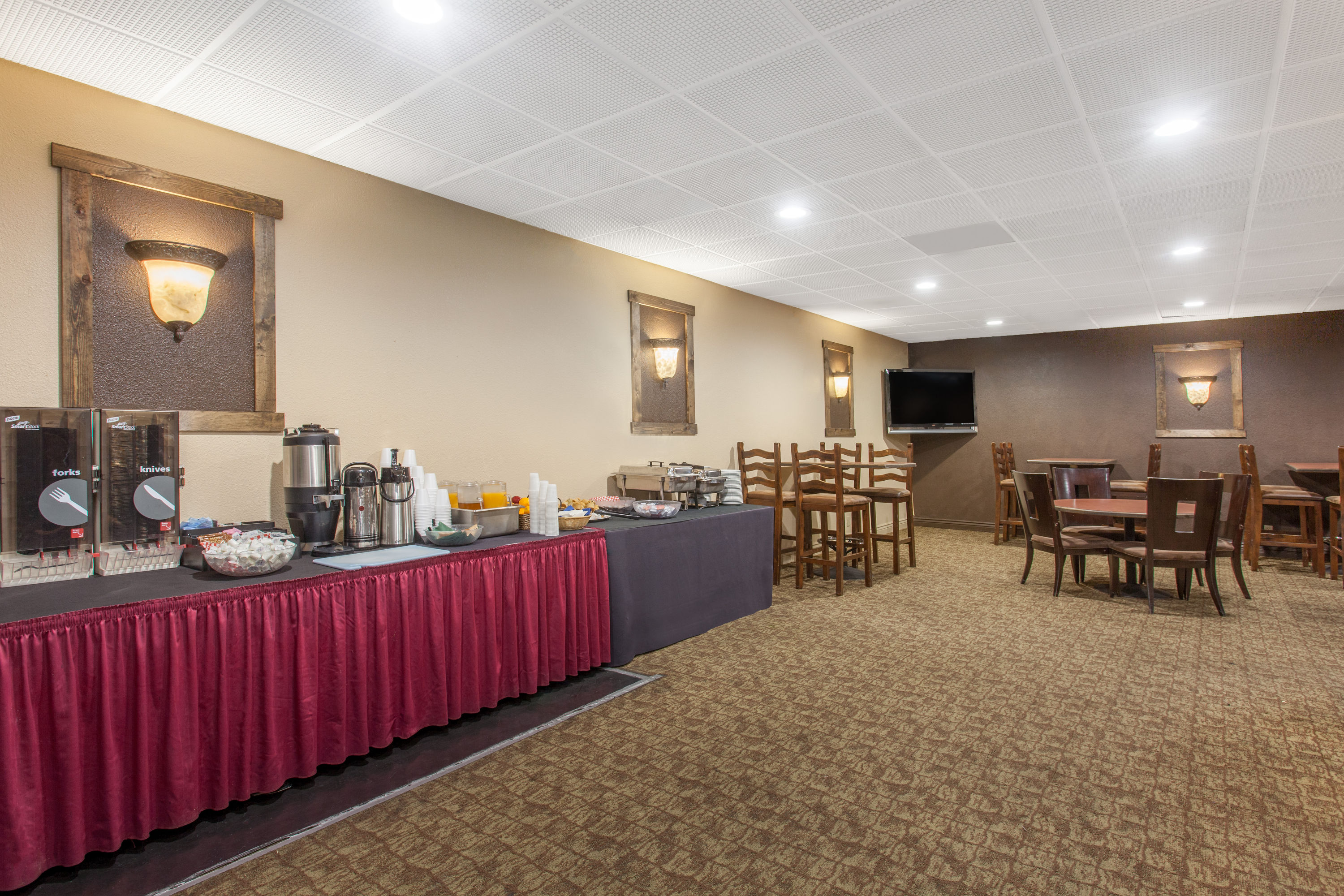 Ramada by Wyndham Fresno North | Fresno, CA Hotels