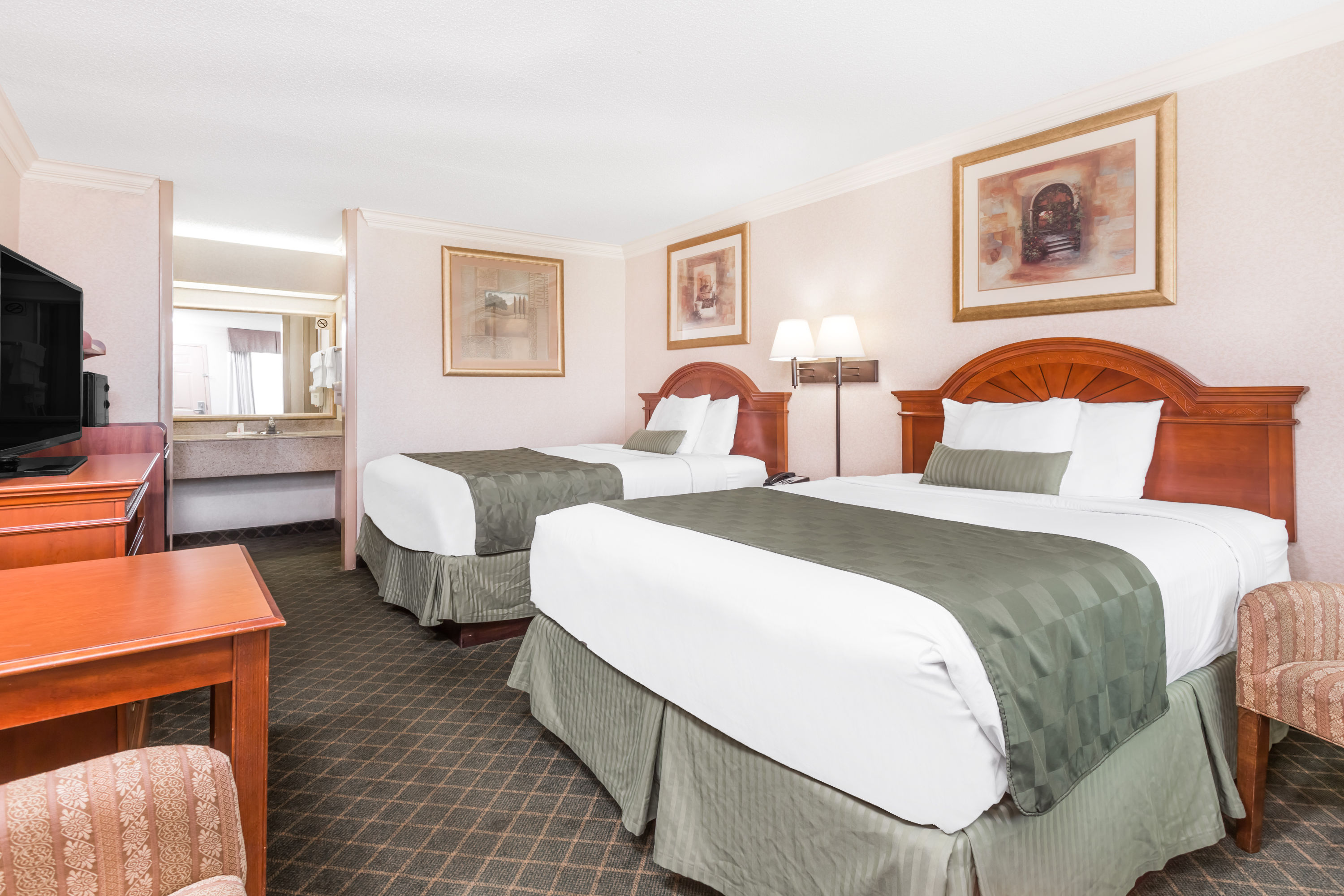 Ramada by Wyndham Macon | Macon, GA Hotels