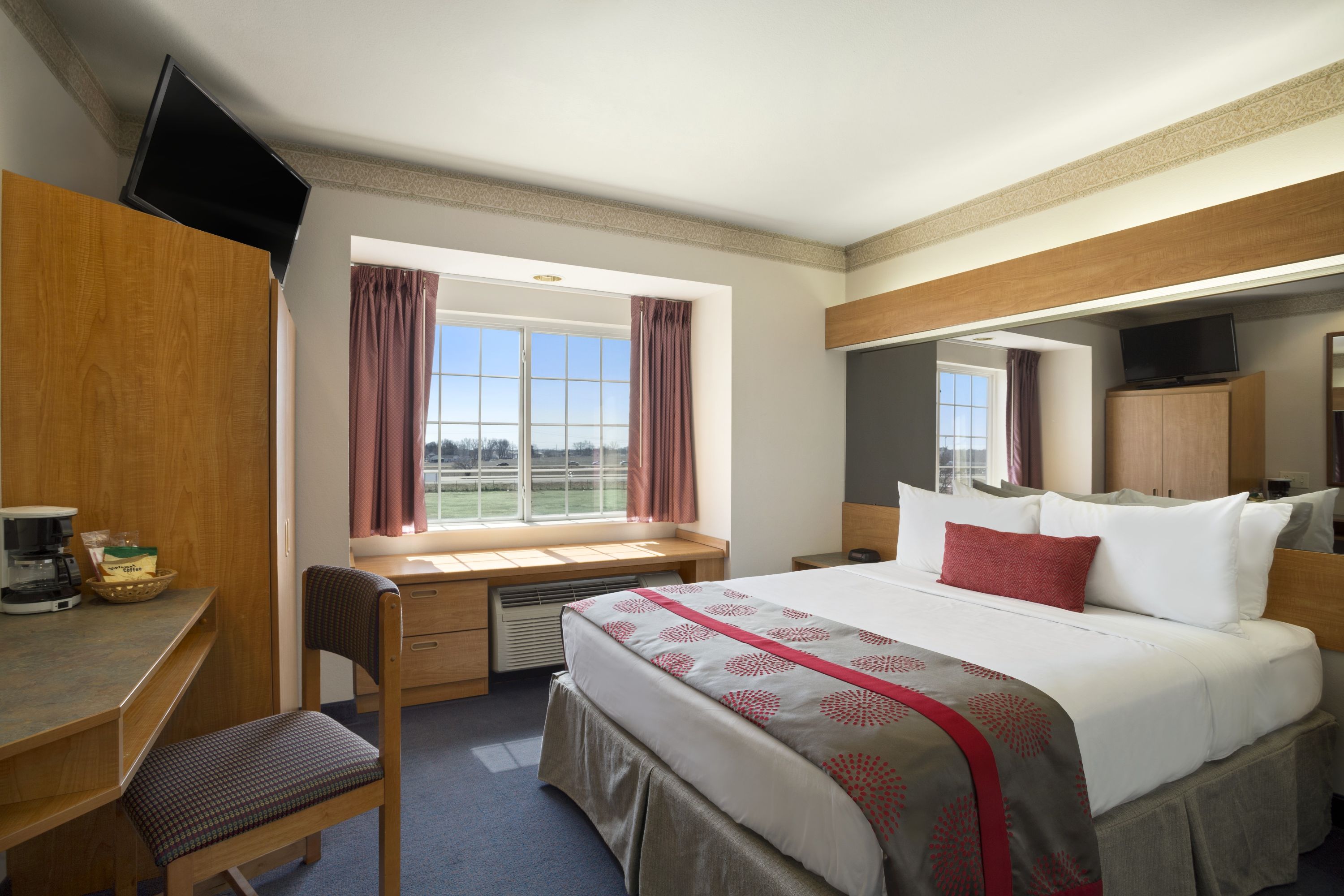 Ramada Limited Bloomington | Bloomington, IL Hotels