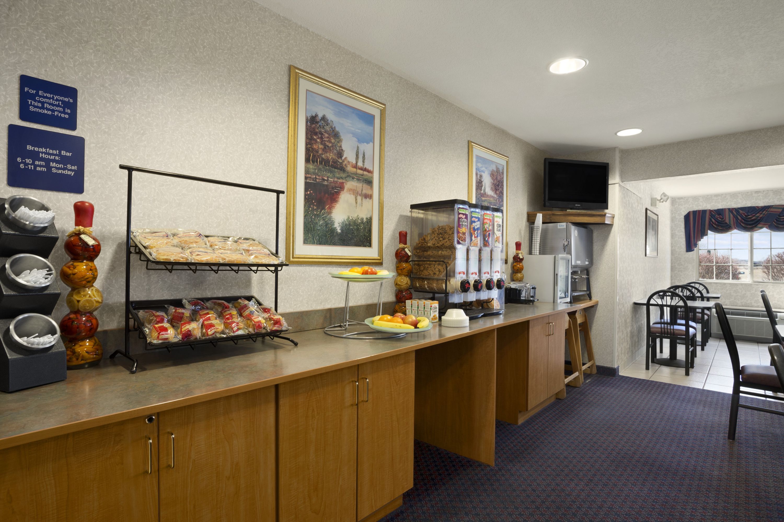 Ramada Limited Bloomington | Bloomington, IL Hotels
