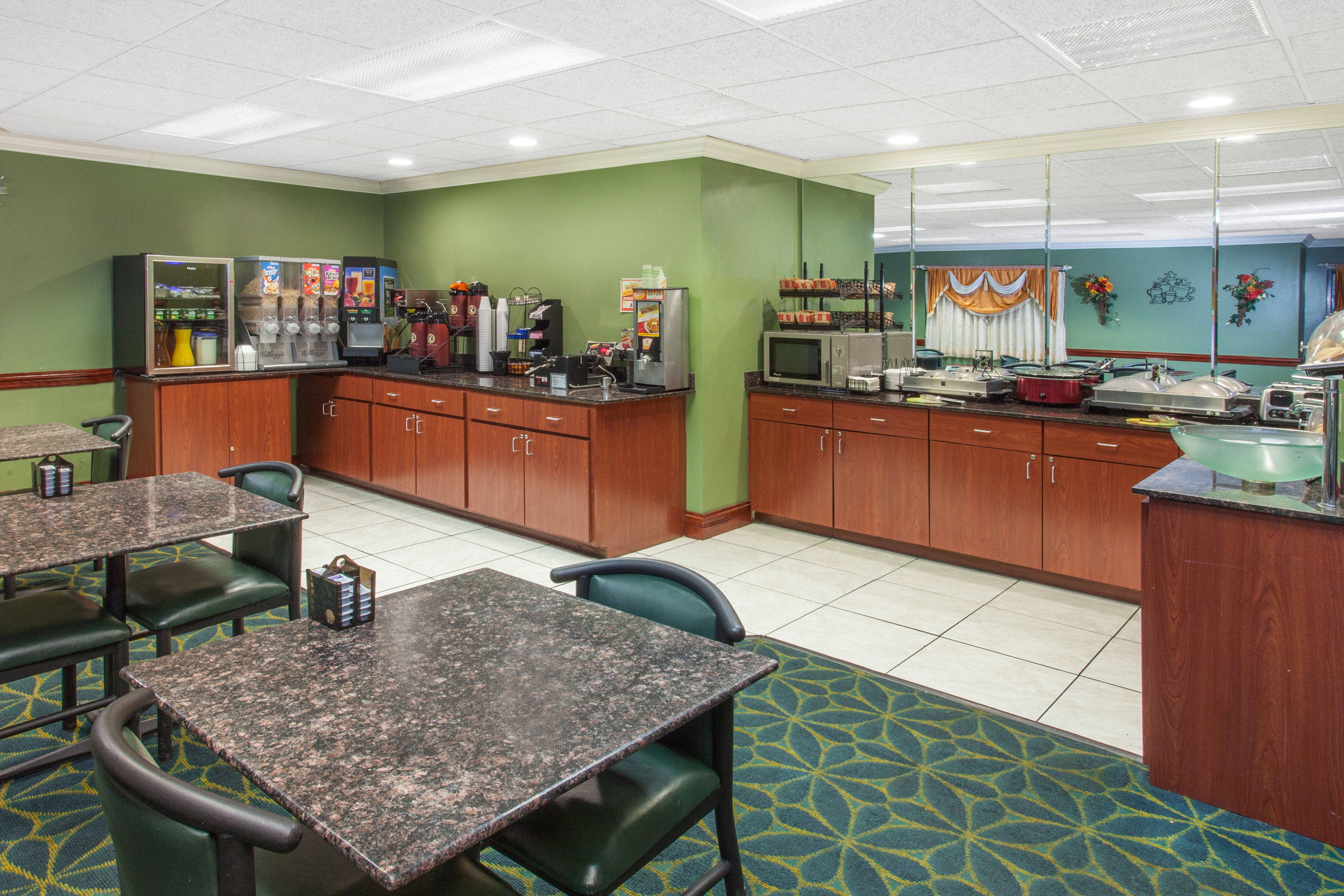 Ramada Limited Decatur | Decatur, IL Hotels