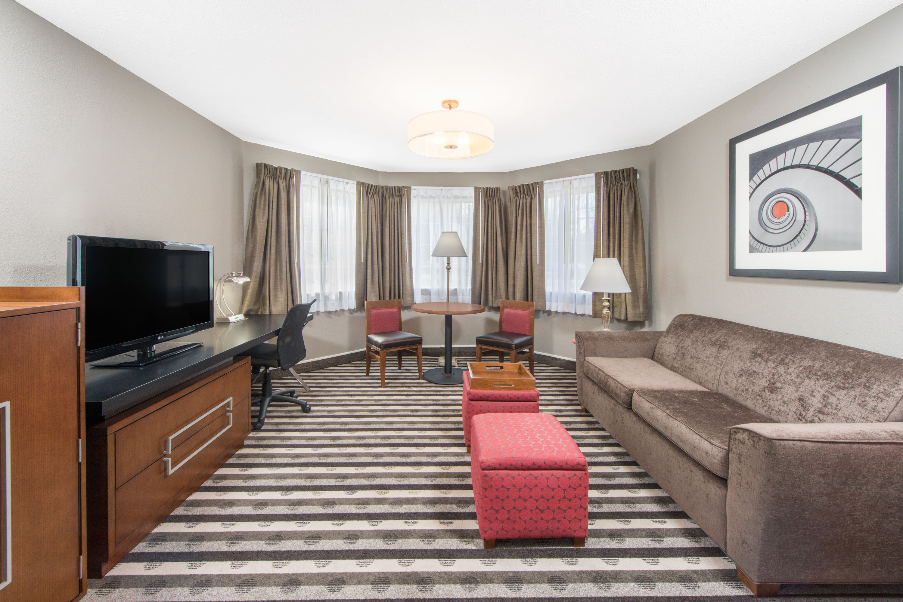 Ramada by Wyndham Springfield North | Springfield, IL Hotels