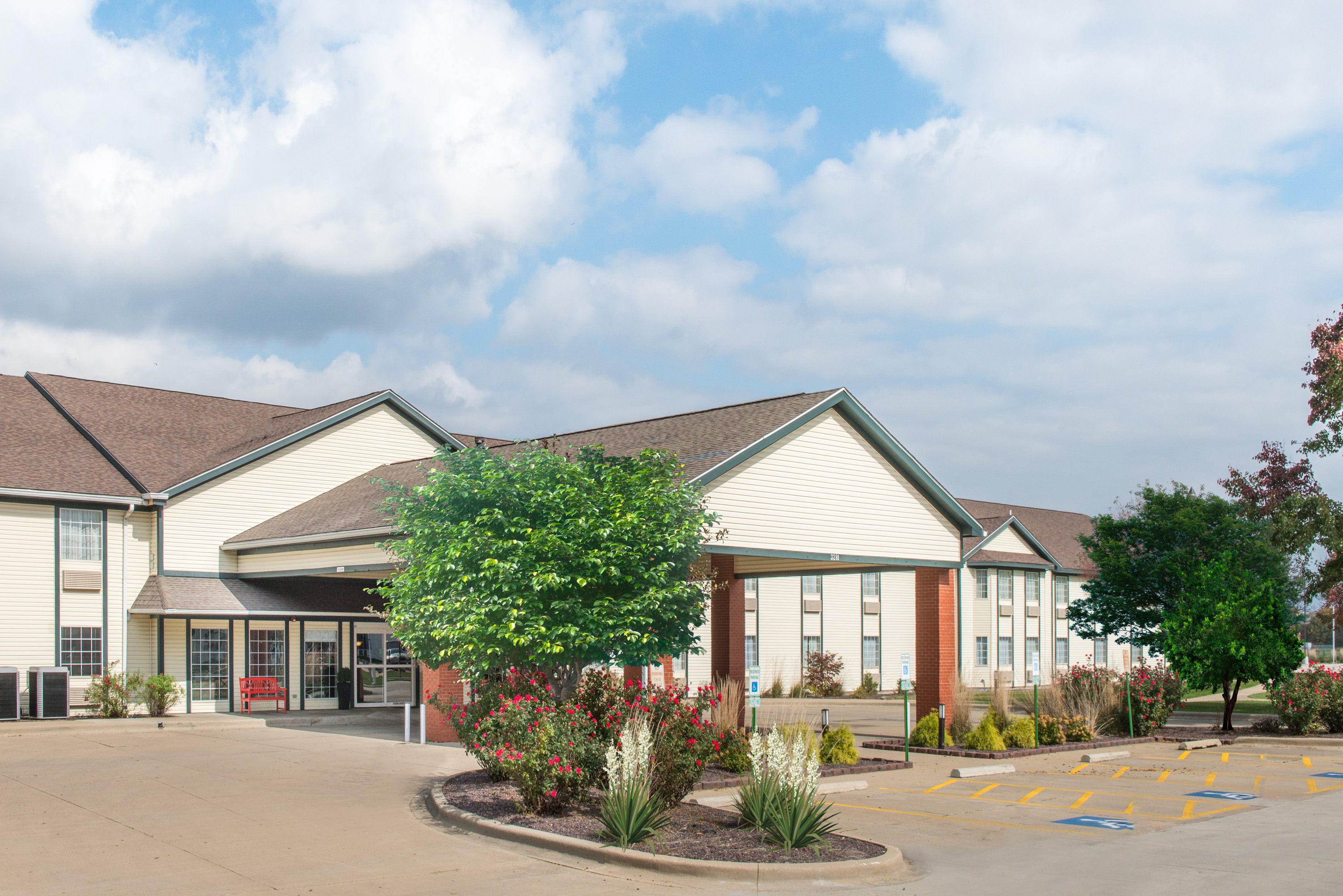 Ramada by Wyndham Springfield North | Springfield, IL Hotels