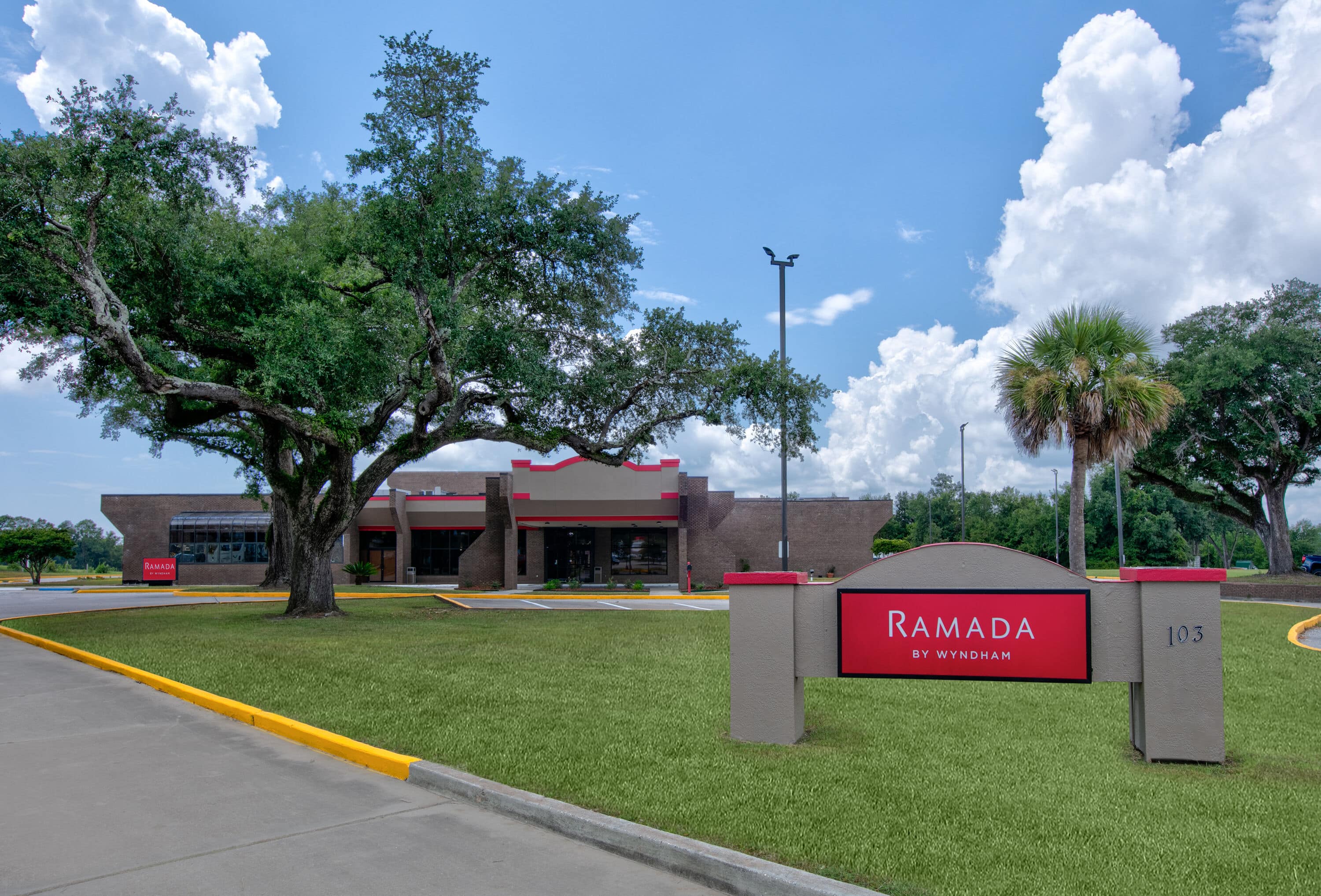 Ramada by Wyndham Diamondhead I-10/Gulfport | Diamondhead, MS Hotels