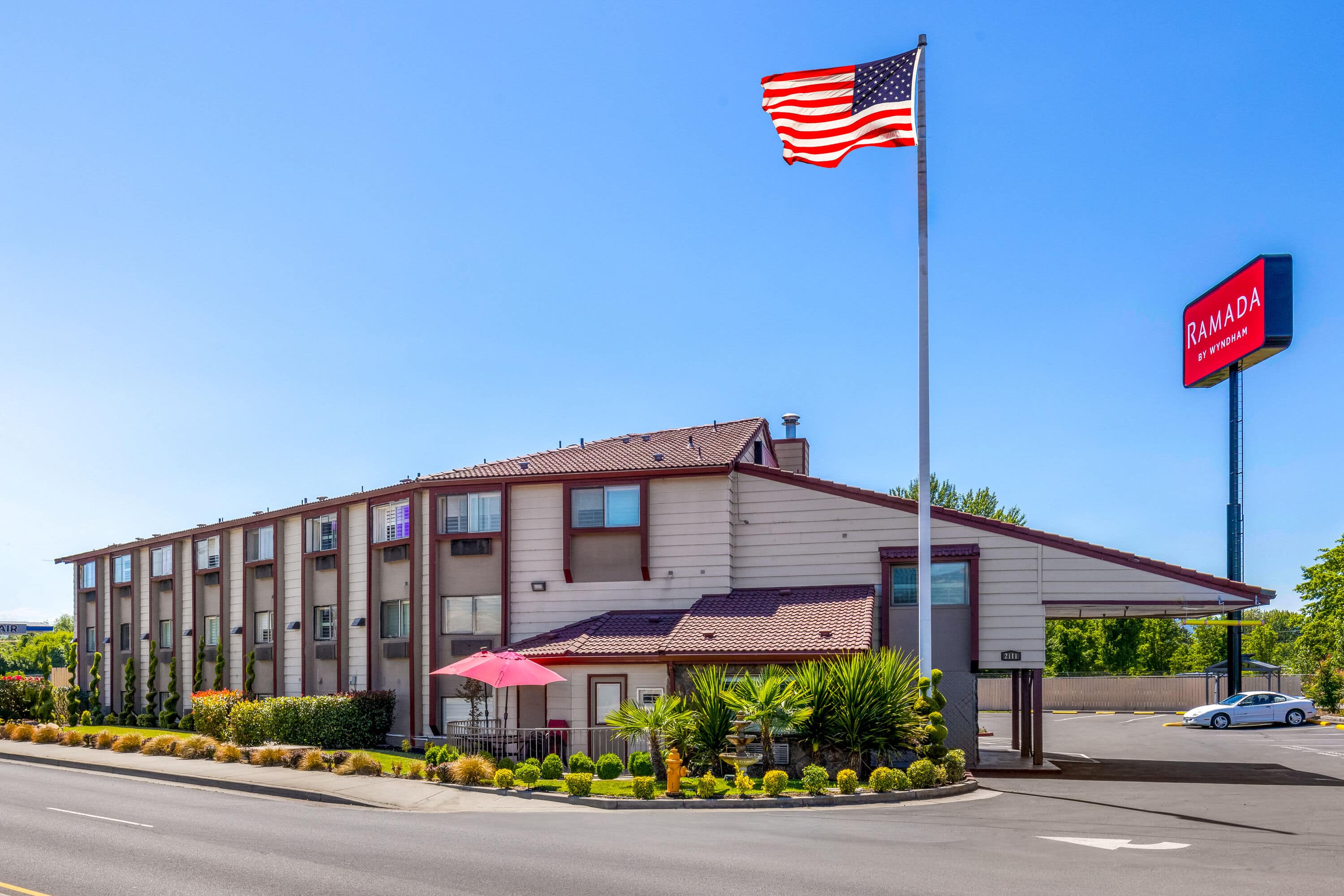 Ramada by Wyndham Medford Airport North | Medford, OR Hotels