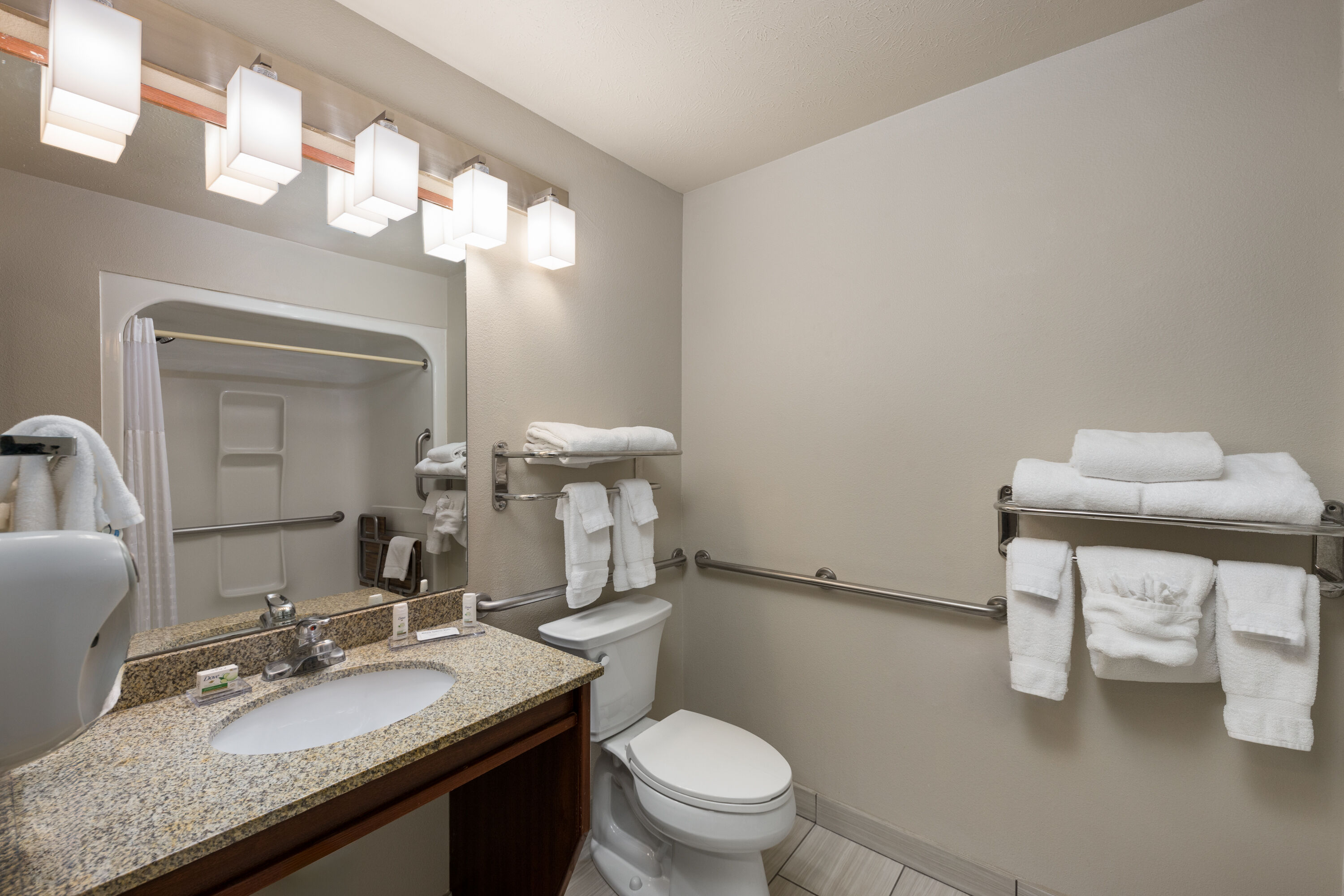 Ramada by Wyndham Moses Lake | Moses Lake, WA Hotels
