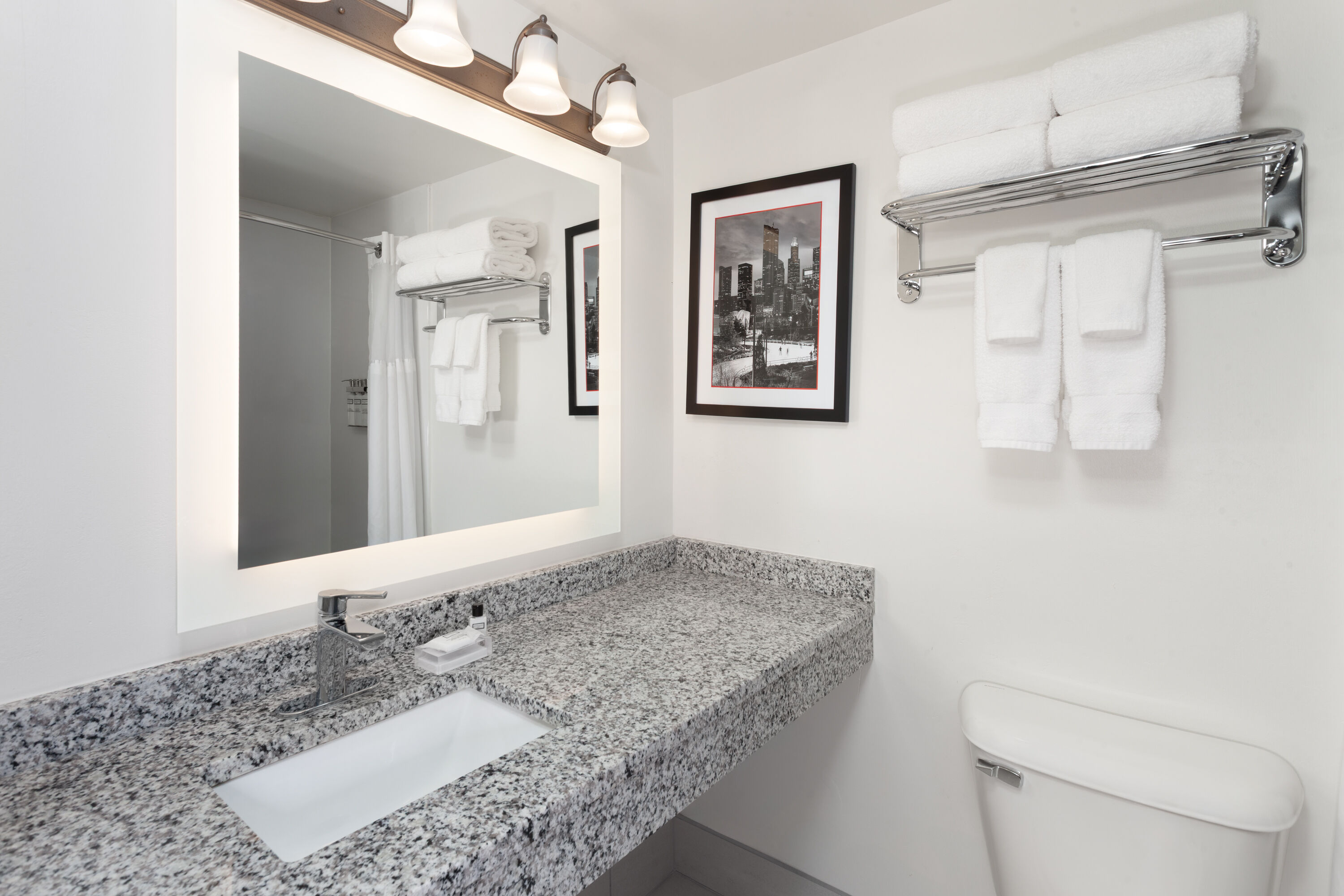Ramada by Wyndham Milwaukee | Milwaukee, WI Hotels