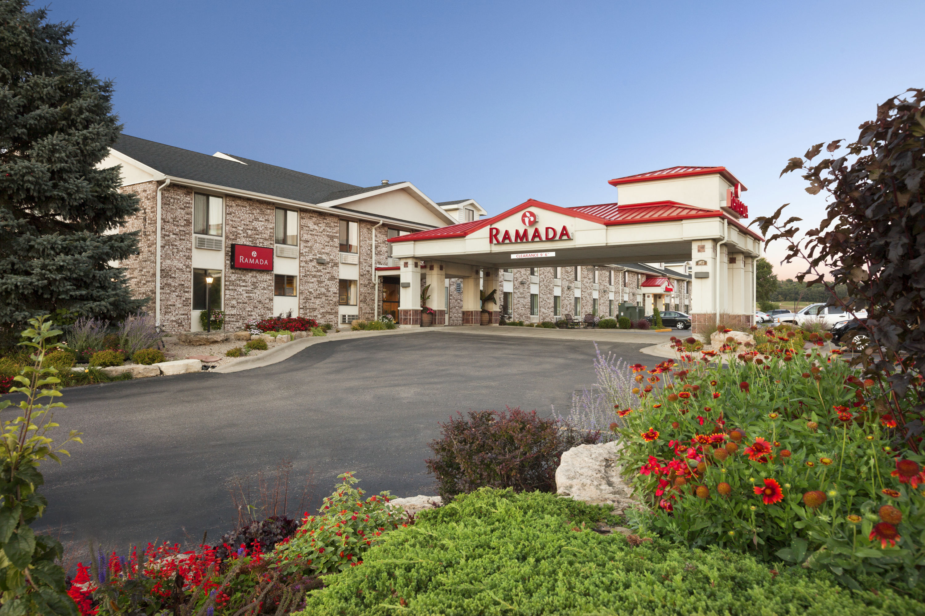 Ramada by Wyndham Wisconsin Dells | Wisconsin Dells, WI Hotels