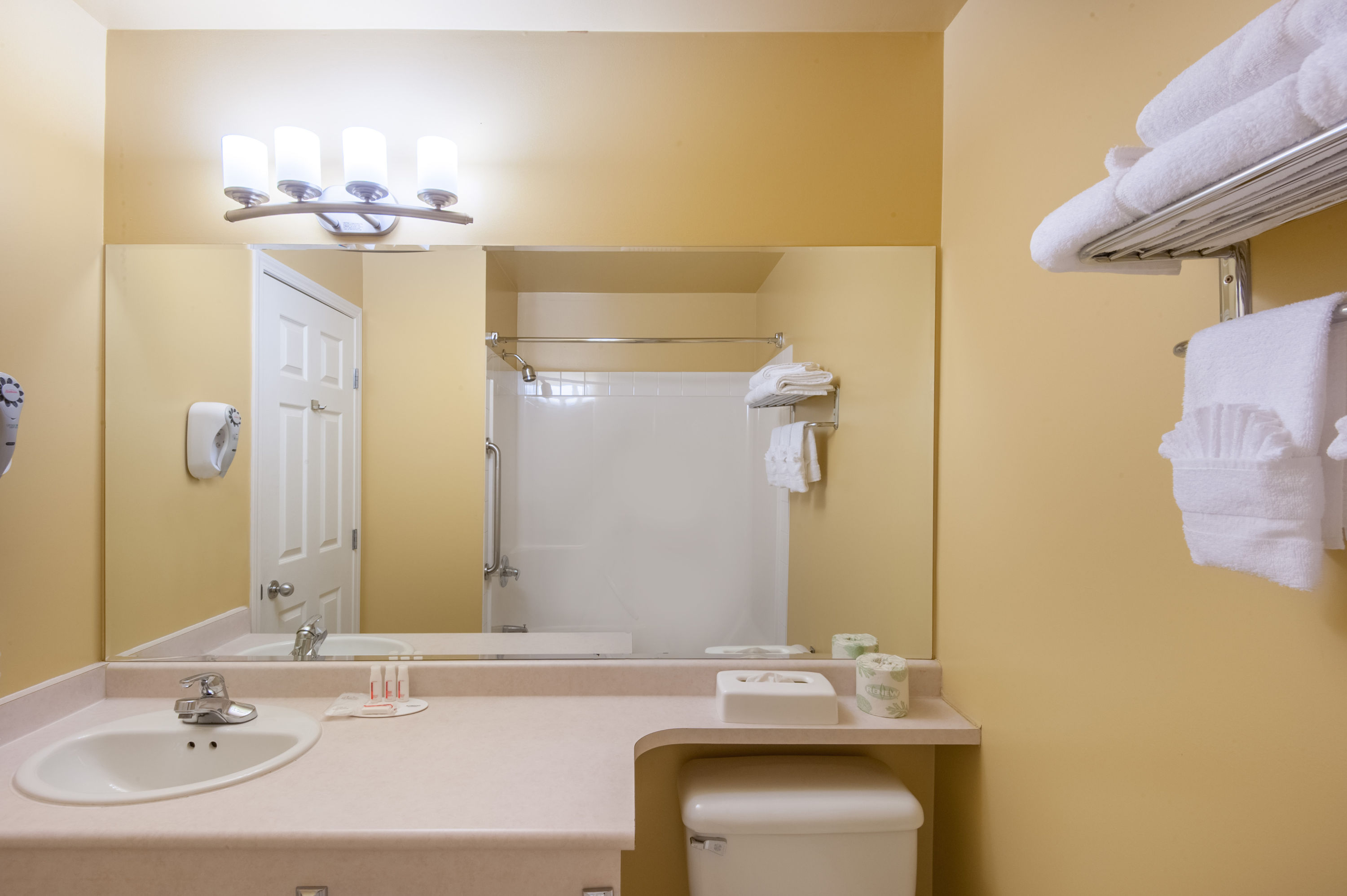 Super 8 by Wyndham Cochrane | Cochrane Hotels, AB T4C 1M1